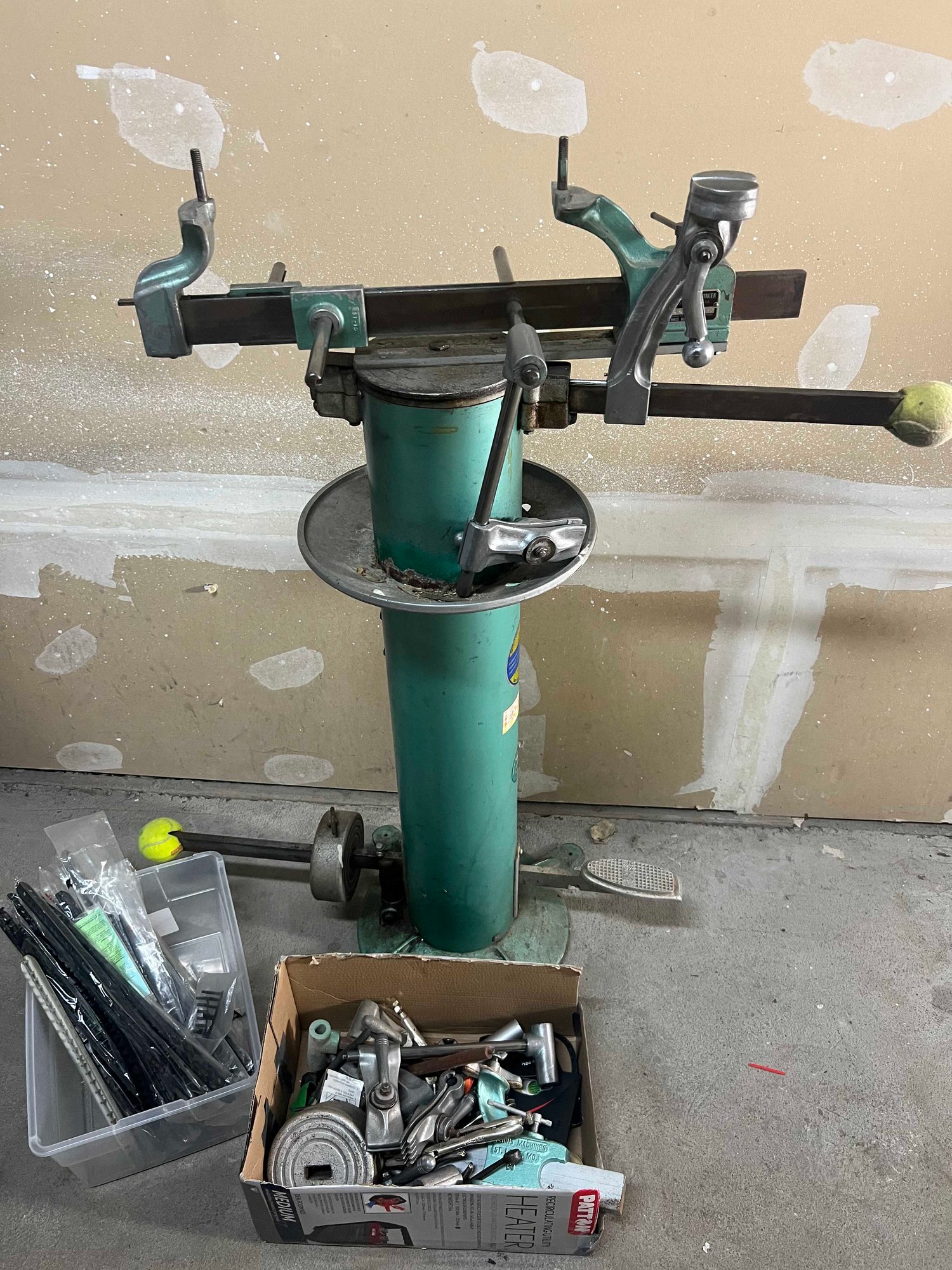 Serrano No Awl Tennis Racquet Stringer With Accessories #2312 ...