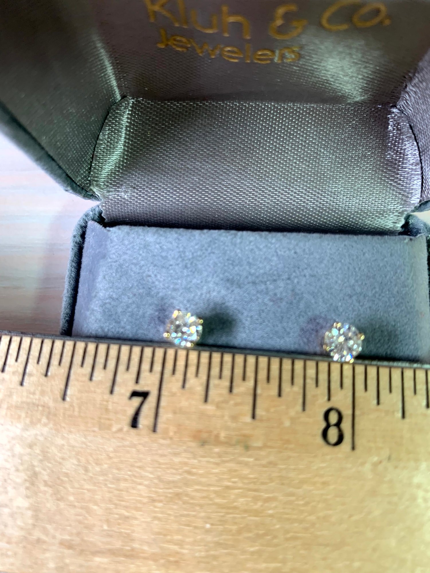 Vintage 14k Gold Diamond Stud Earrings (DL15) #4922 | Auctionninja.com