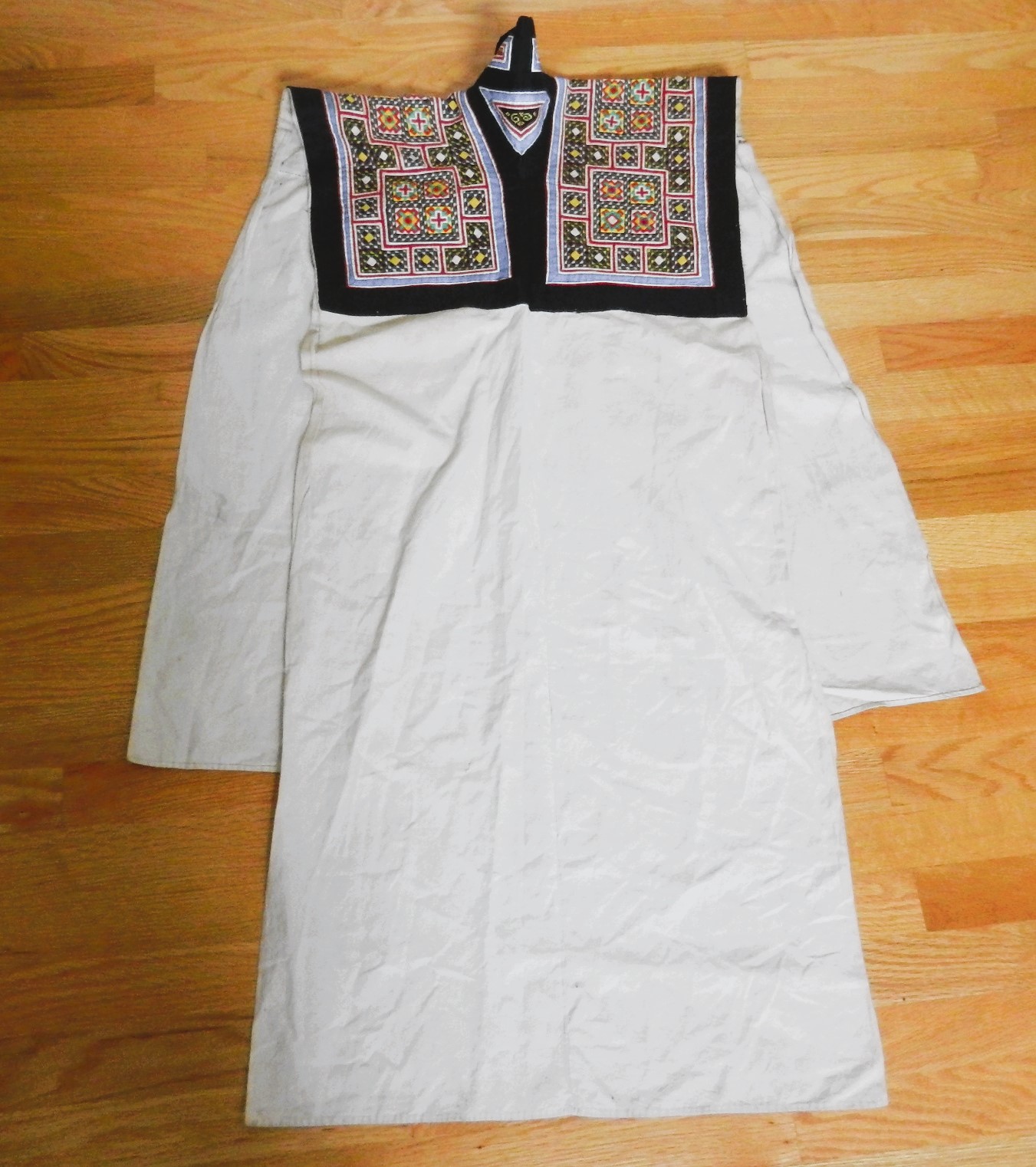 Vintage Hand Embroidered Tabard Guatemalan/South American/Mexican ...