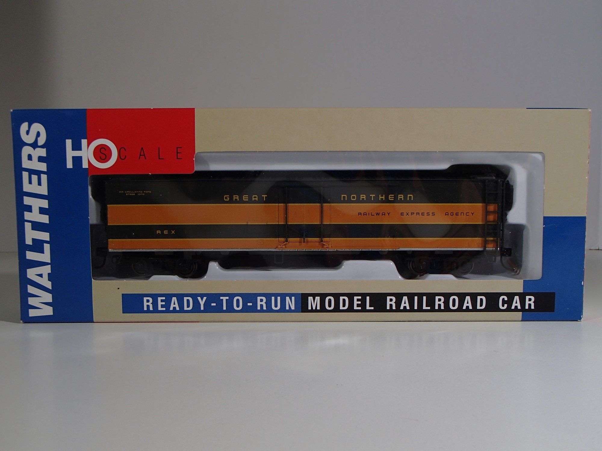 NIB Walthers 50' REA Express Reefer Great Northern HO Scale Model ...