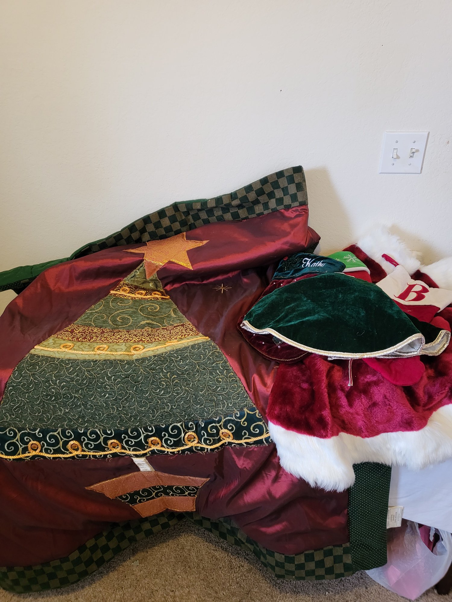O Christmas Tree #5217 | Auctionninja.com