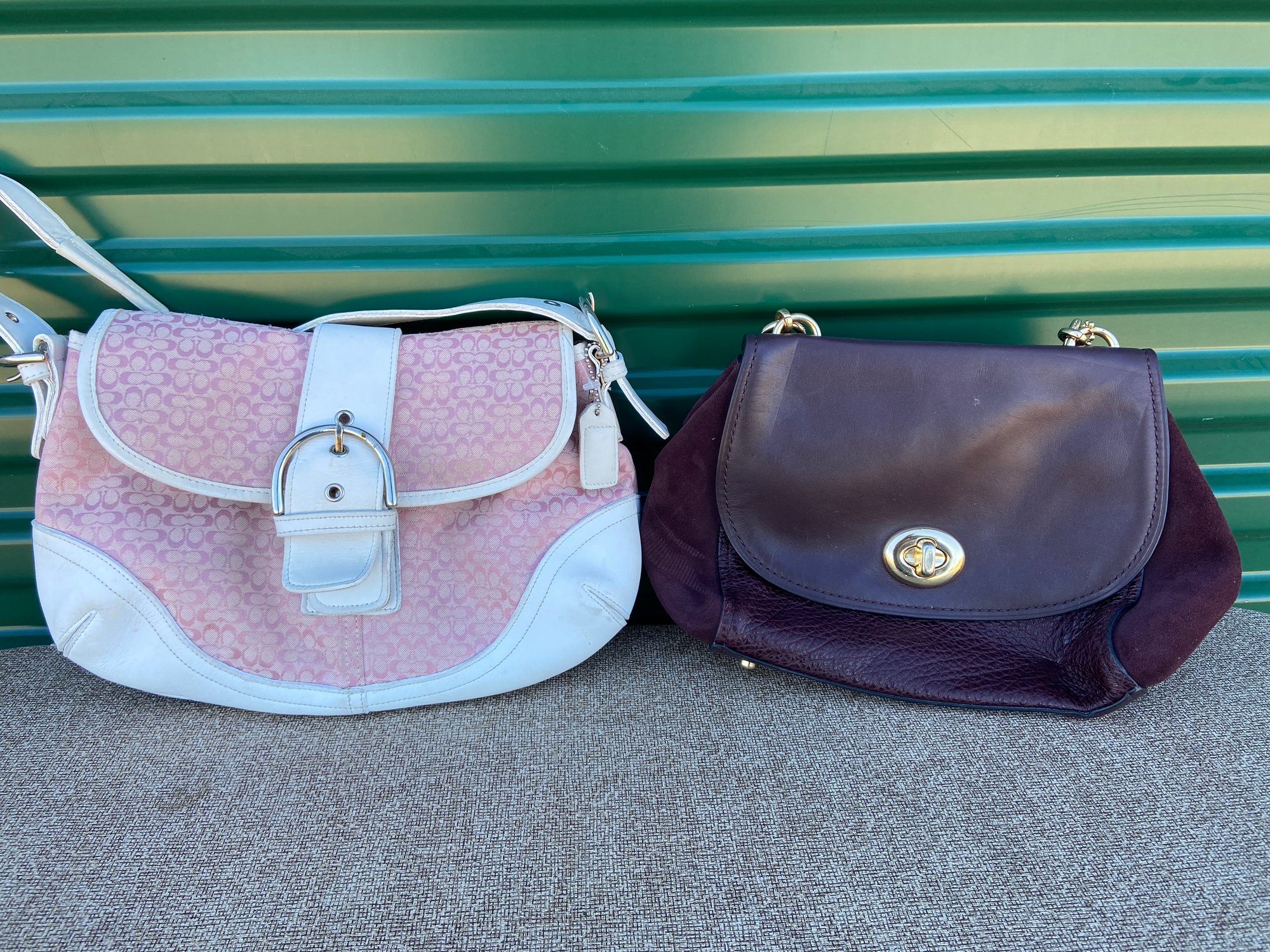 Coach Two #8106 | Auctionninja.com