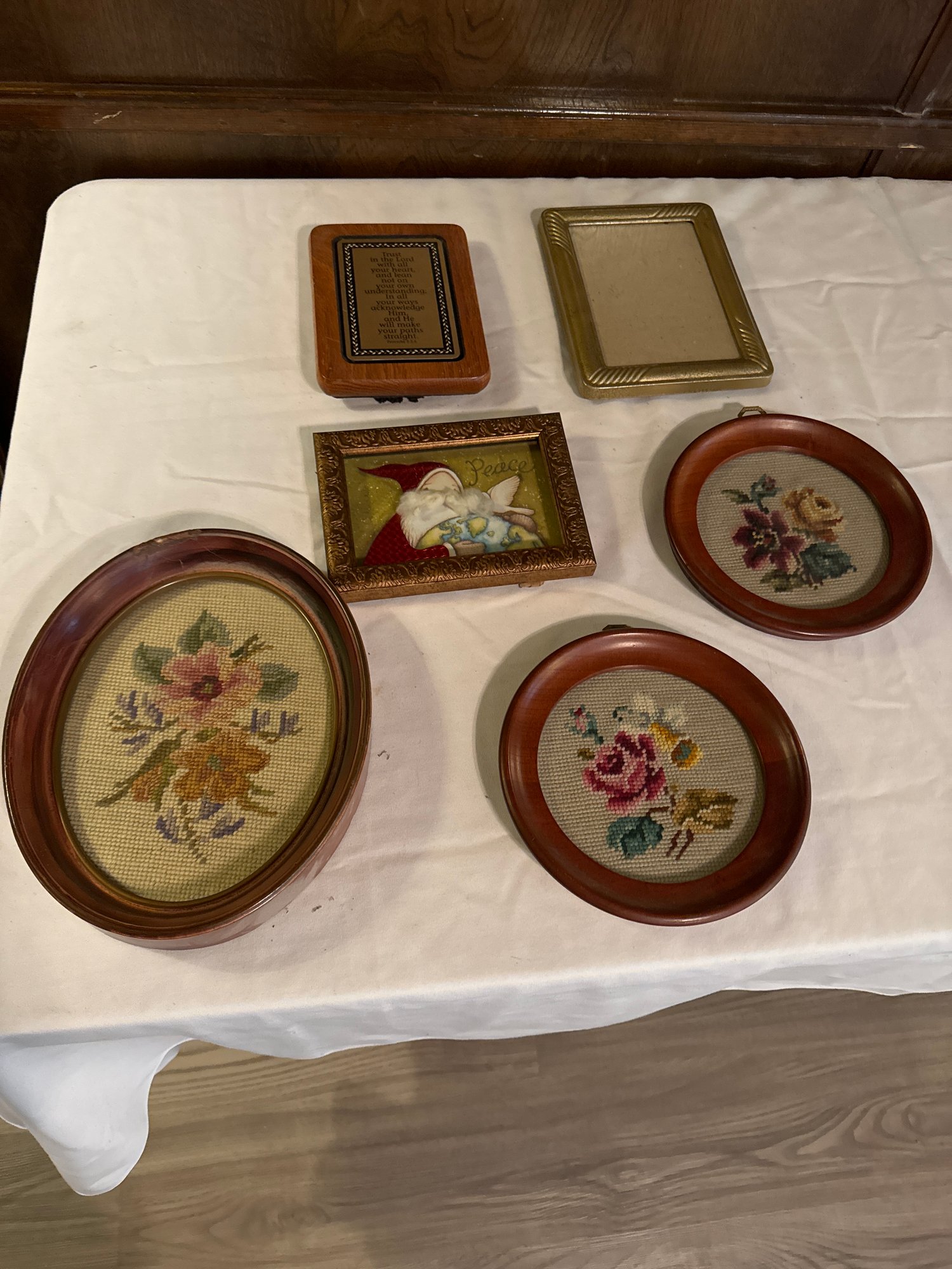 Small Wall Decor #6863 | Auctionninja.com