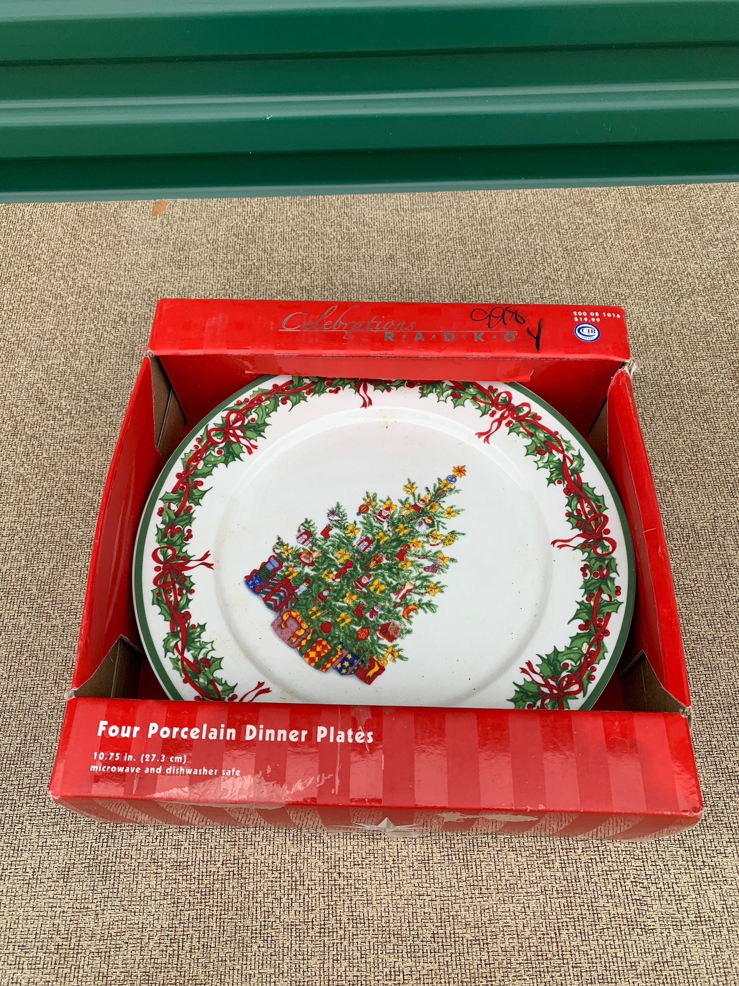 Radko Dinner Plates #8254 | Auctionninja.com