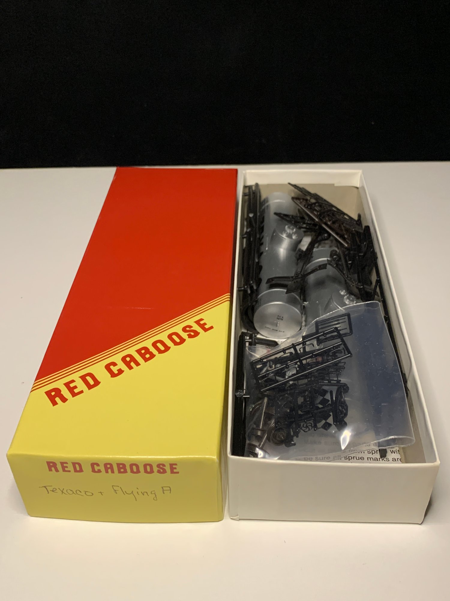 Red Caboose - Texaco And Flying A Model Train Cars #6299 | Auctionninja.com