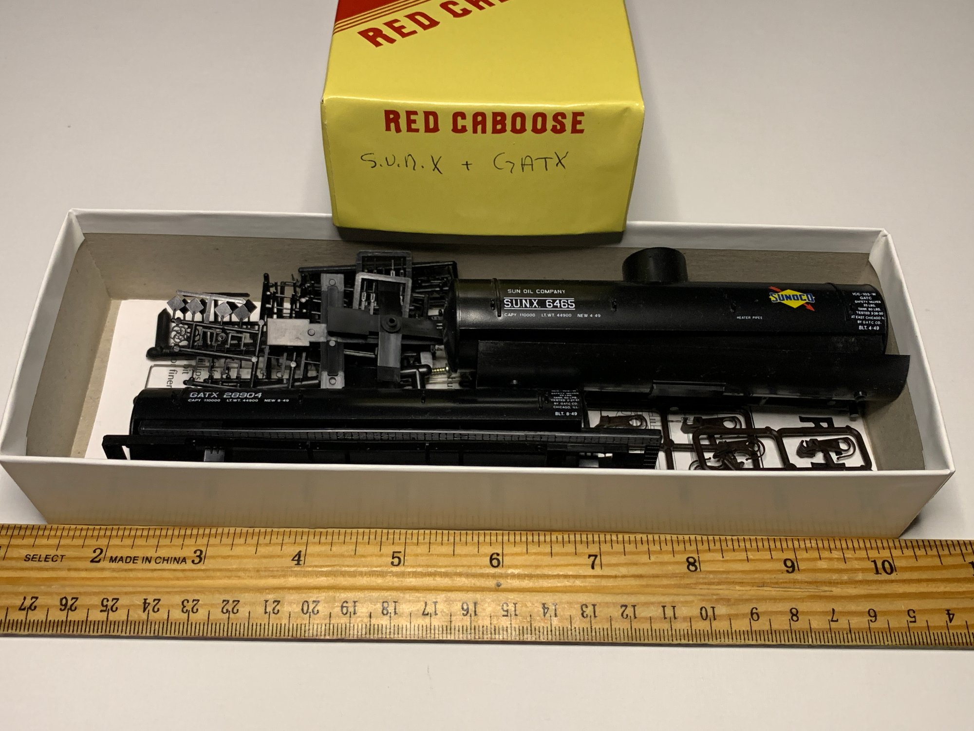 Red Caboose - HO Scale - SUNX Sunoco And GATX Tank Model Train Cars ...