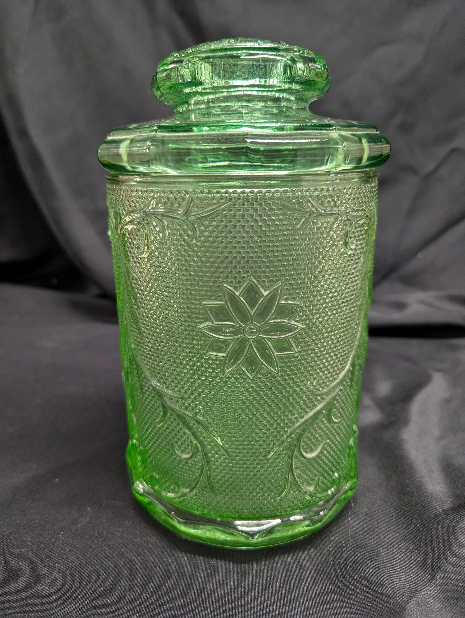 Indiana Tiara Glass Chantilly Glass Biscuit Jar 9 And 1/2 In Tall And 5 ...