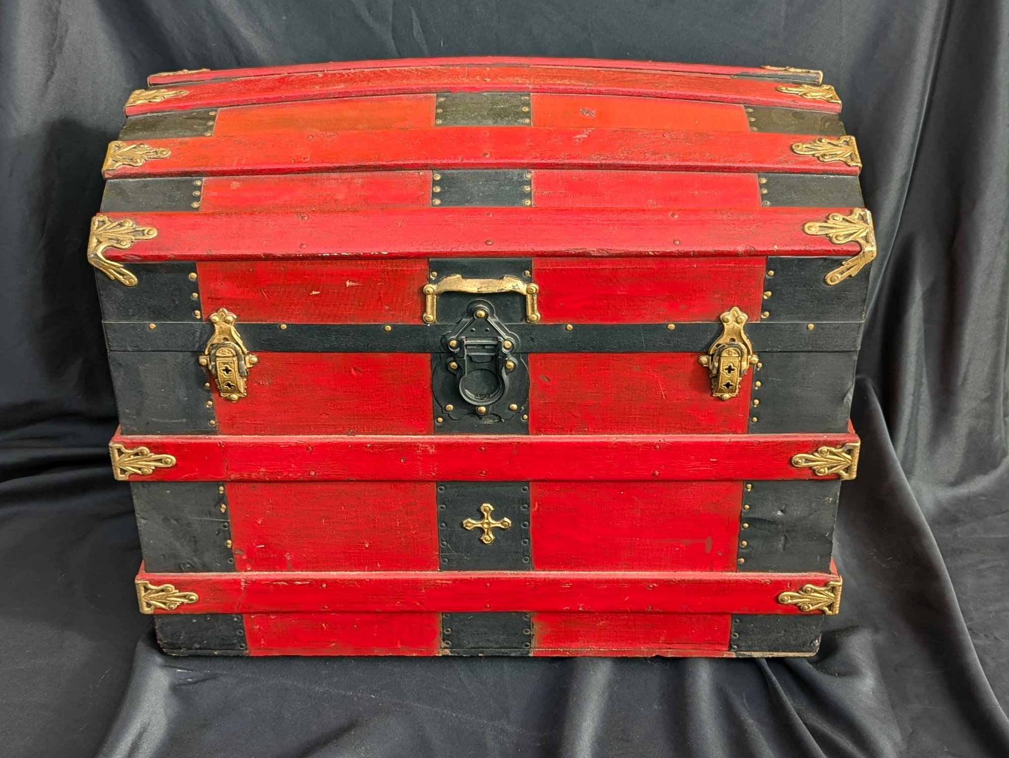 Red And Black Round Top Antique Trunk - 30"x19"x24" #7759 ...