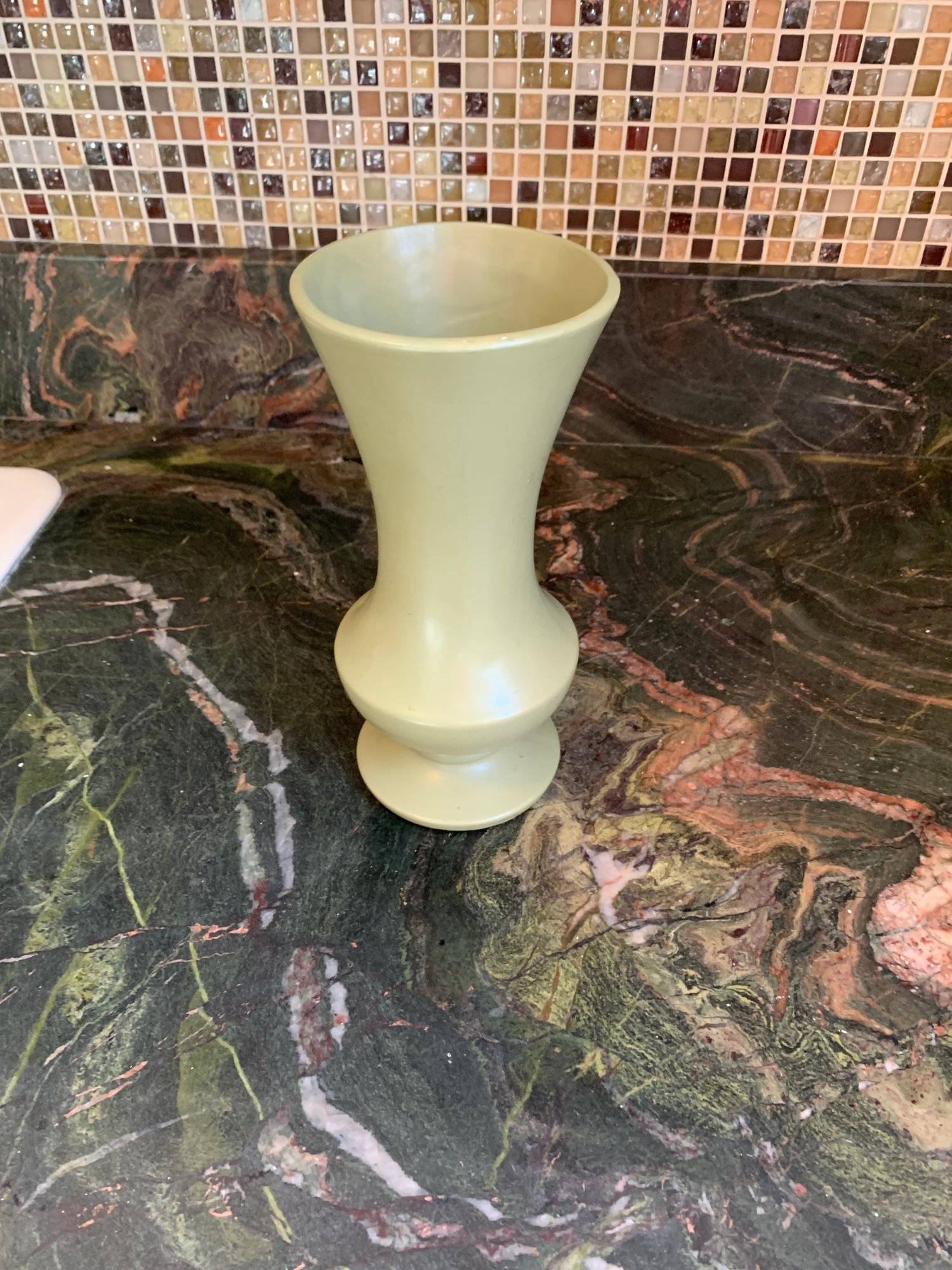 Floraline 401 USA Vase #90499 | Auctionninja.com