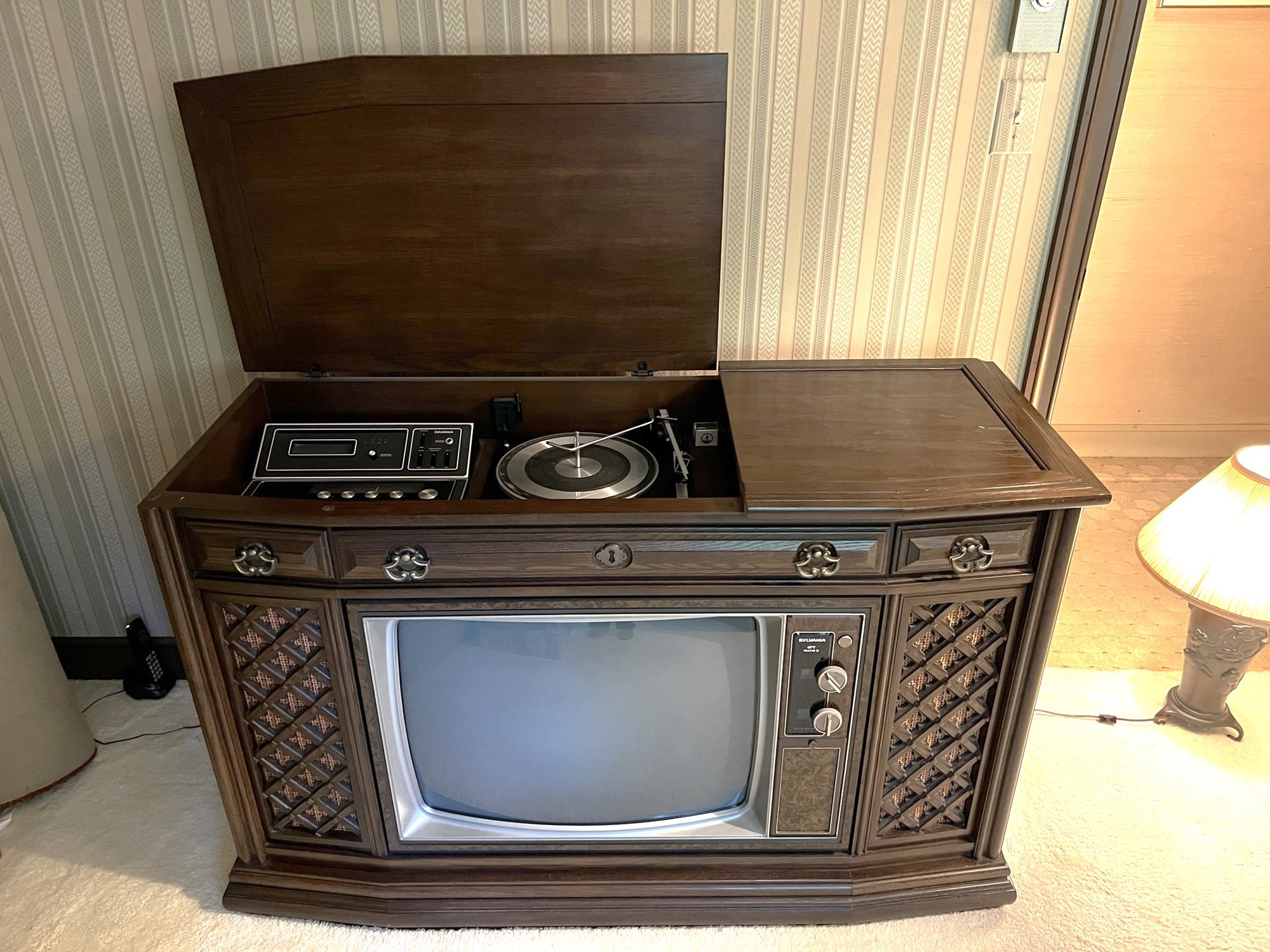 O/ Vntg 1984 Sylvania GT-Matic II Console TV, Garrard 6300 Turntable ...