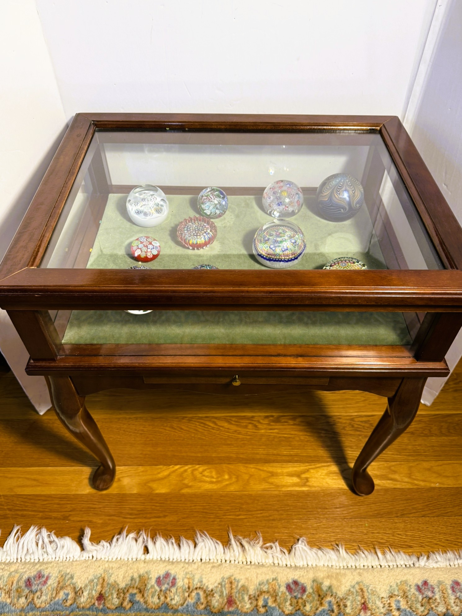 LR/ 12pcs - Wood & Glass Display Table W Art Glass Paperweights Lot 2 ...