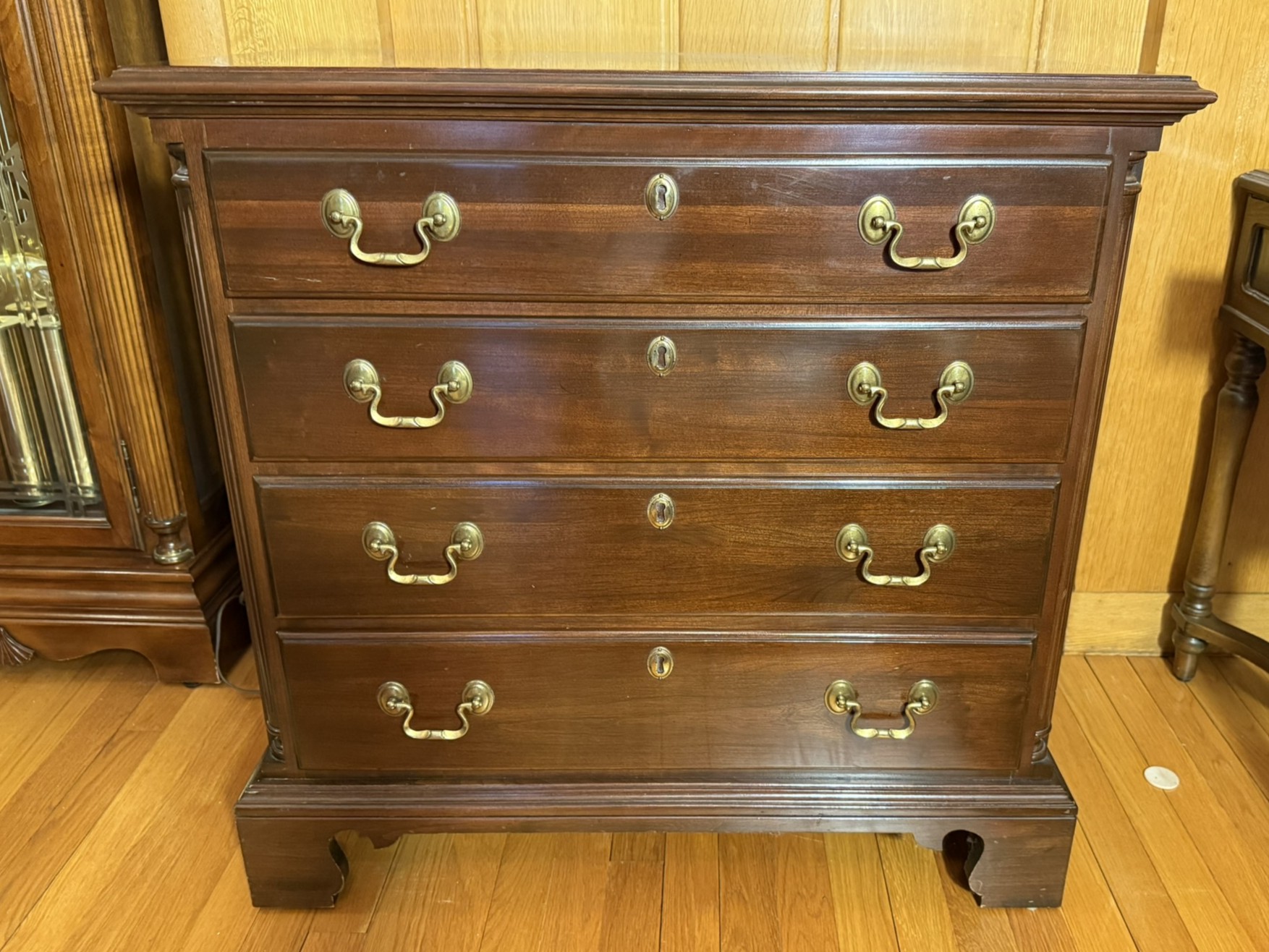 E/ Classic Ethan Allen Small 4 Drawer Dresser #31597 | Auctionninja.com