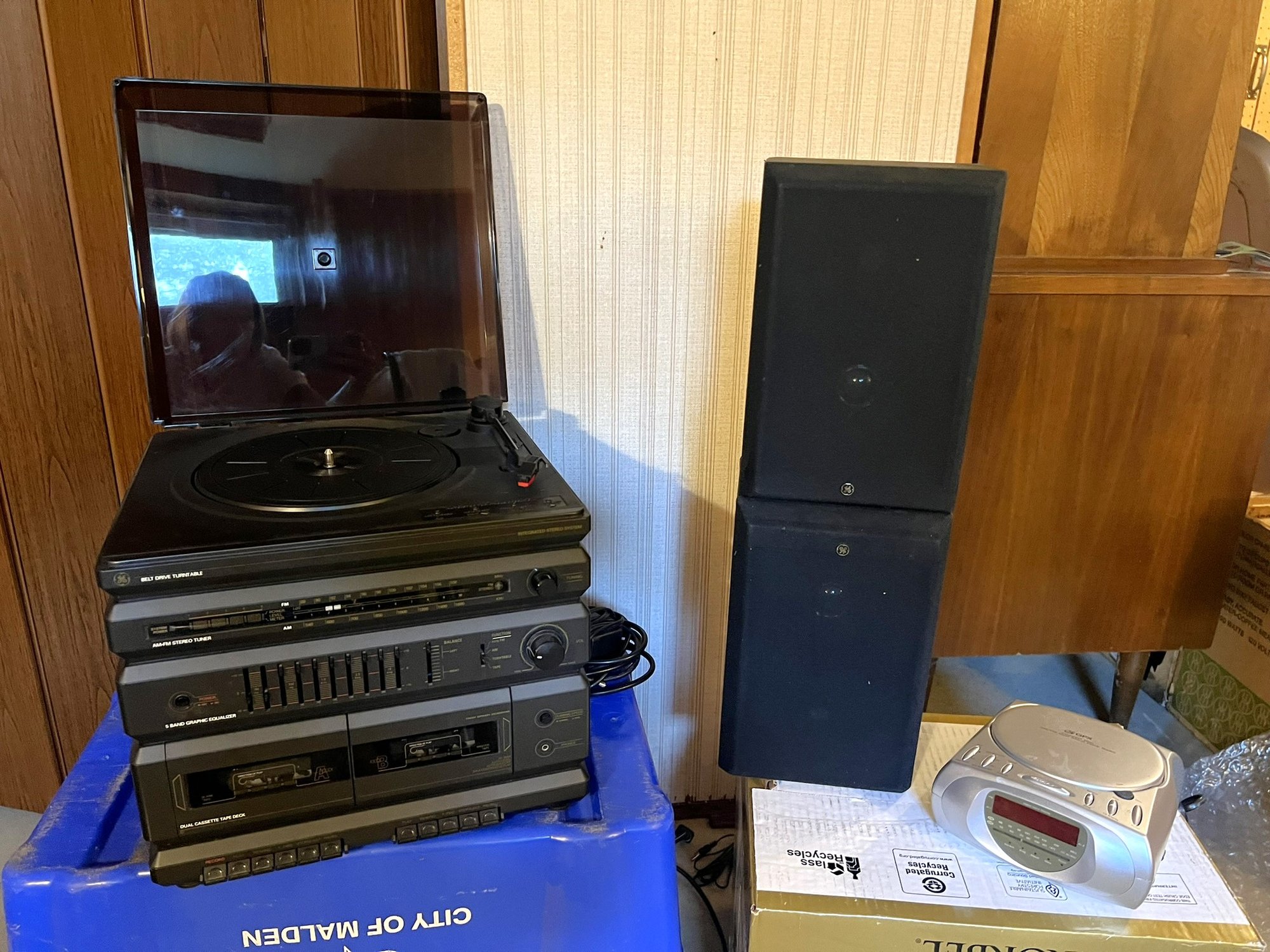 2C/ 4pcs - GE Integrated Stereo System And GPX Alarm Clock Radio/CD ...