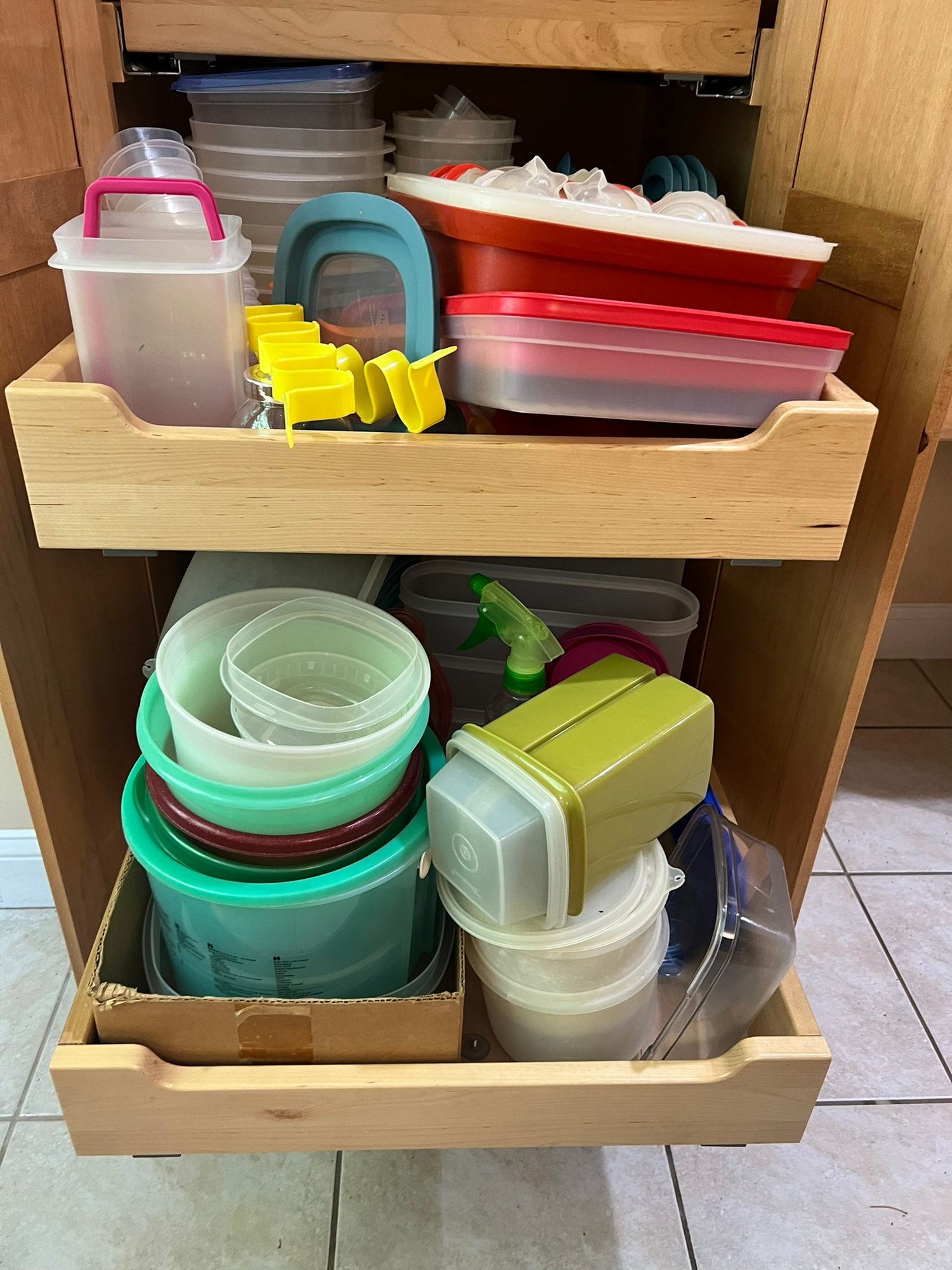 K/ 2drawers - Assorted Plastic Food Storage Containers: Tupperware ...