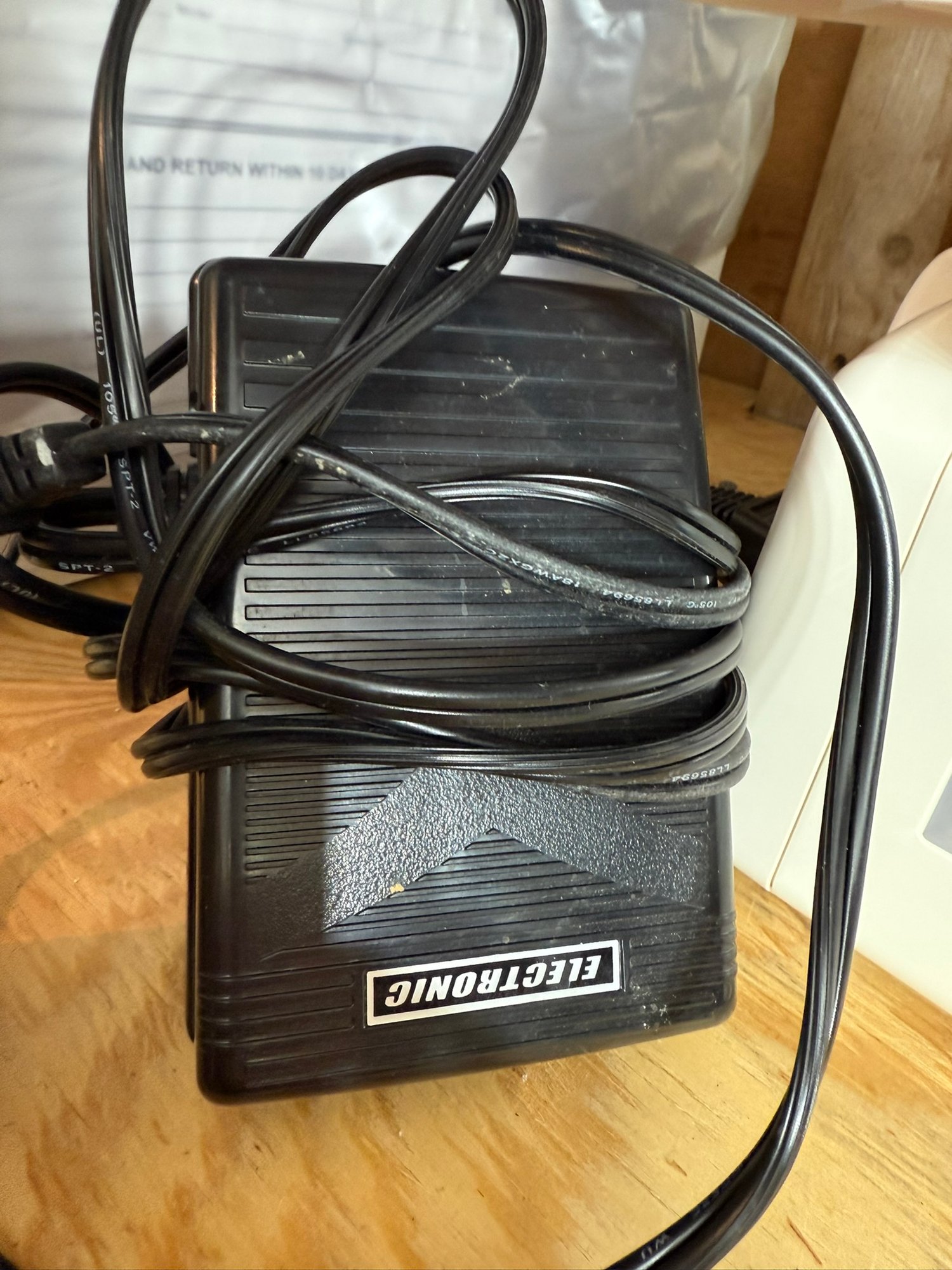 CUF1/ 2pcs - Singer Quantum Lock Sewing Machine Model 14T967DC With ...