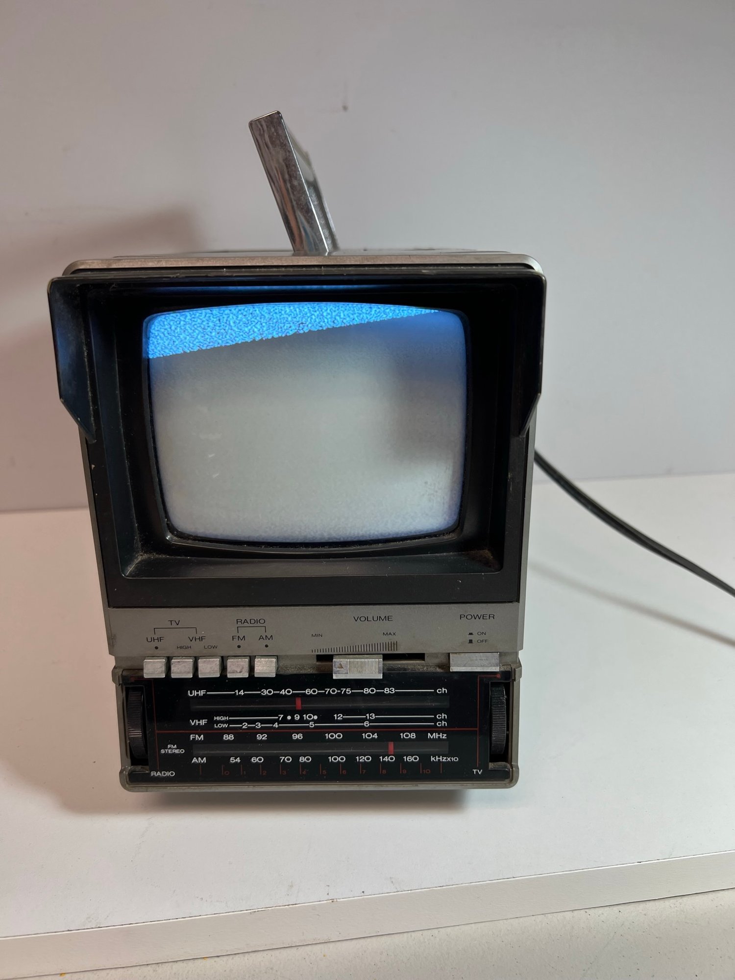 1 Pc - Vintage Sears SR300 Portable 5" B/W TV, AM FM Radio From 1986 ...