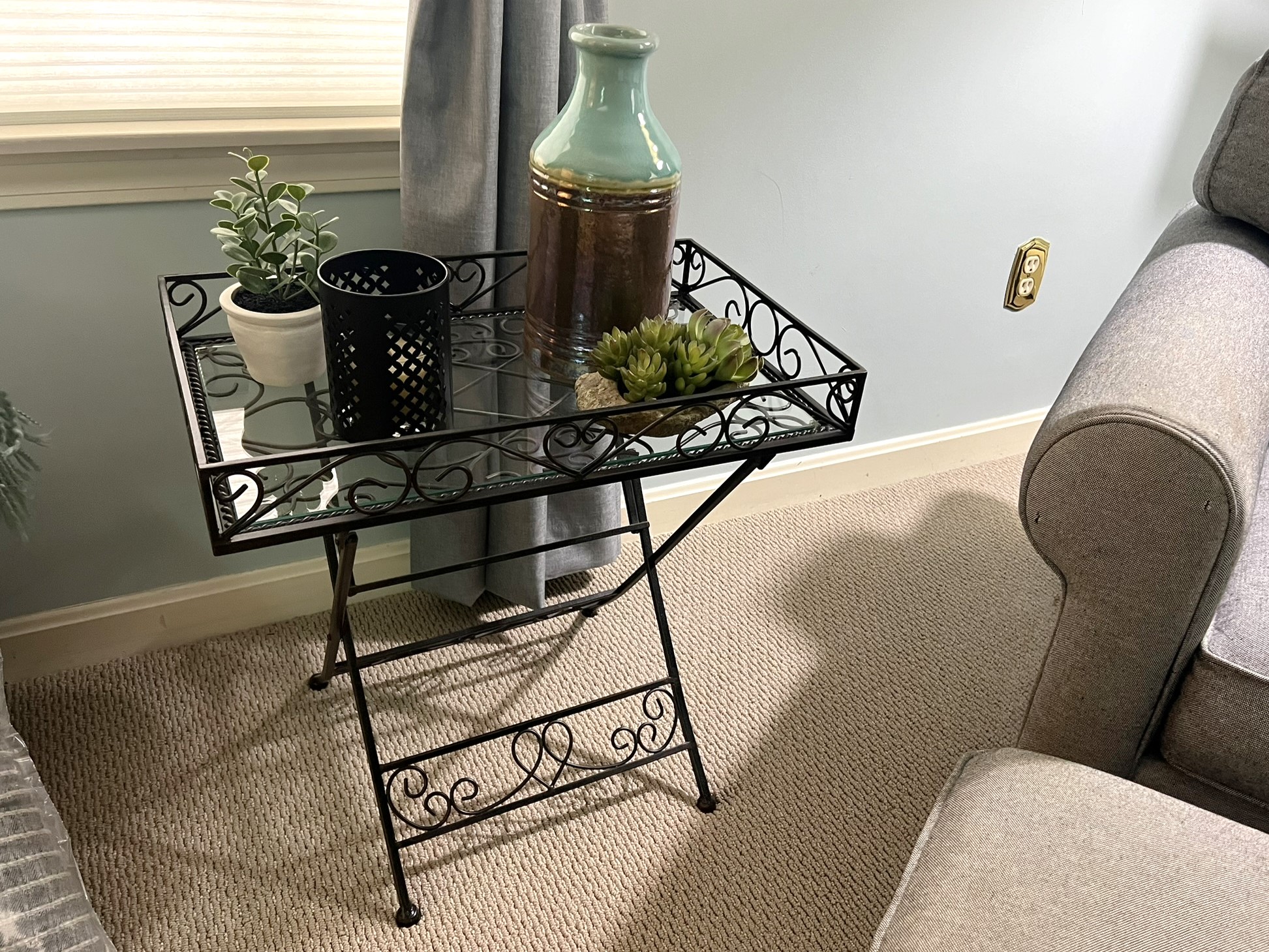 2A/ 5pcs - Pretty Wrought Iron Tray Table With Glass Top And 4 Decor ...