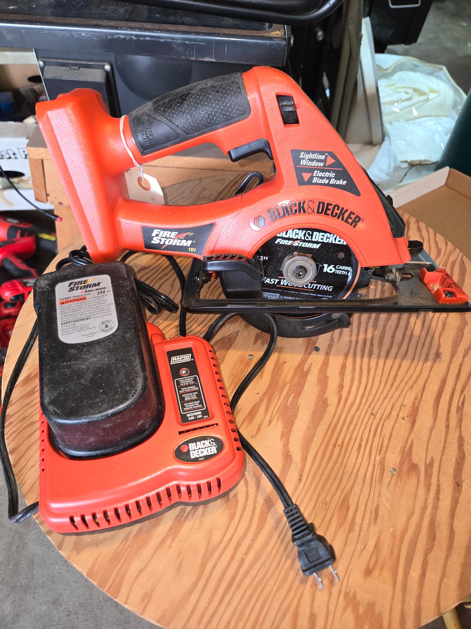 Black &Decker Fire Storm CS180 18V Saw With Charger And Battery #12303 ...