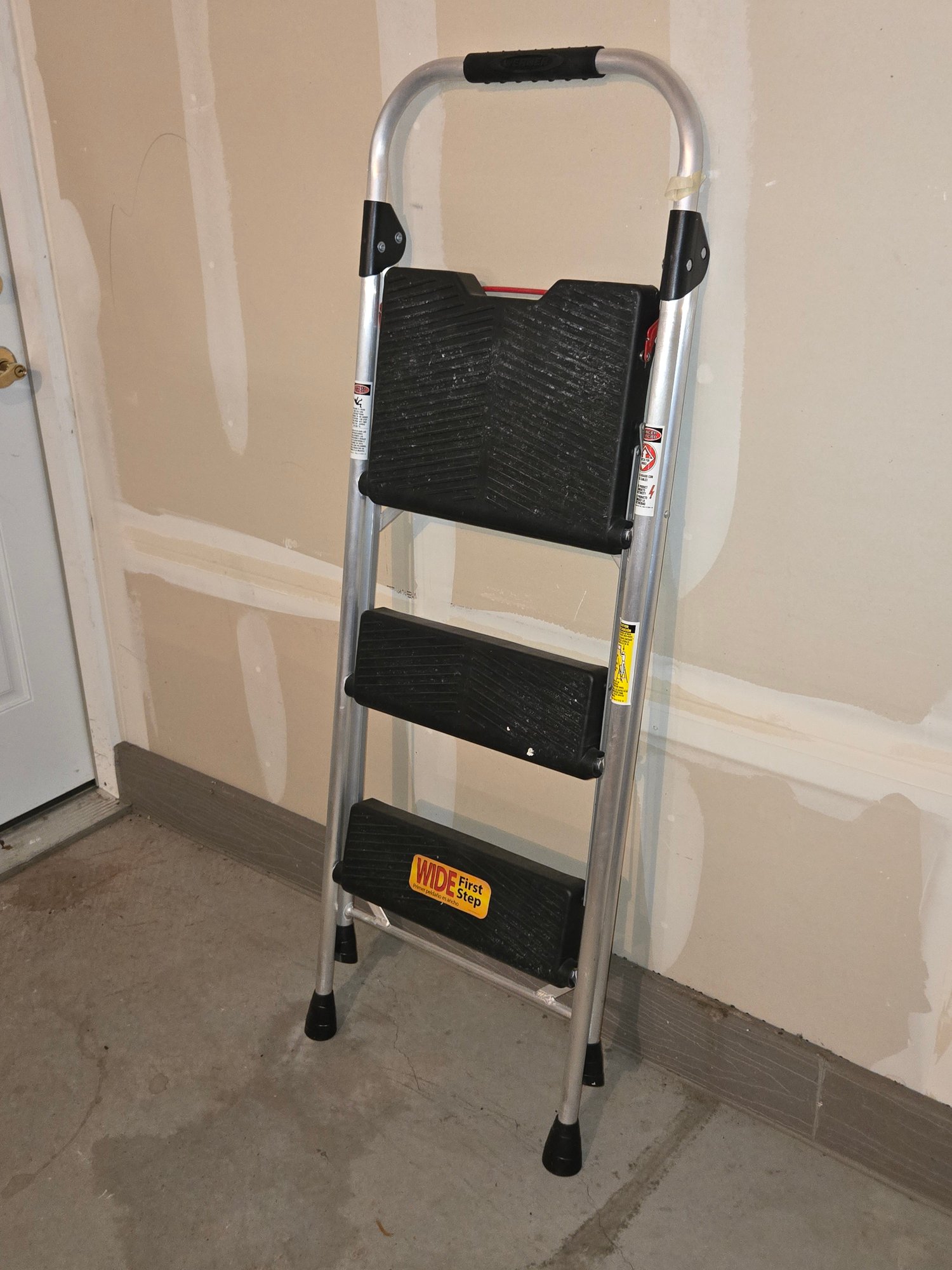 Step Stool Metal Fold Up #12802 | Auctionninja.com