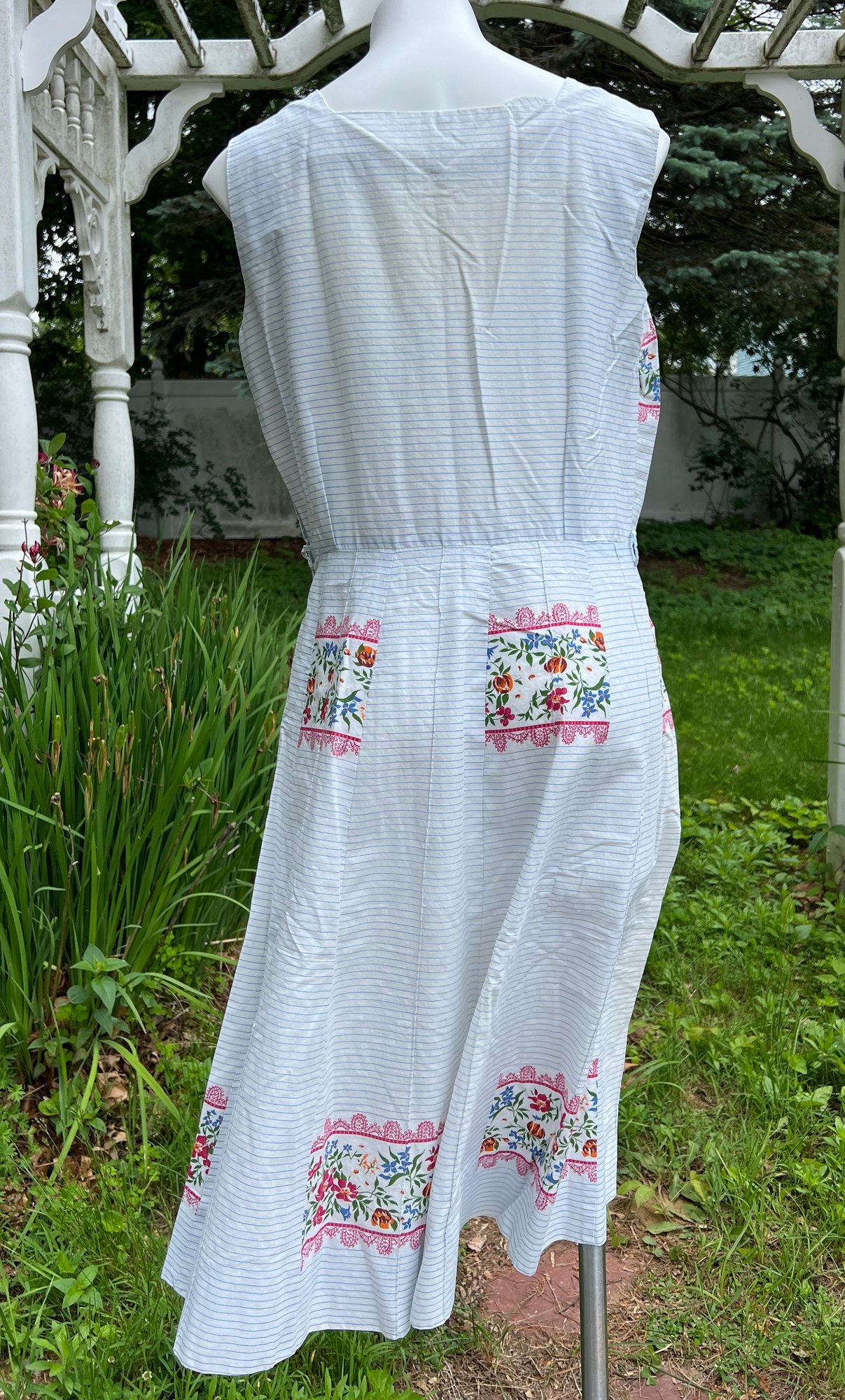 Lot 503 - Lovely! Hand Made Cotton 1950s House Dress Vintage Size 10 ...
