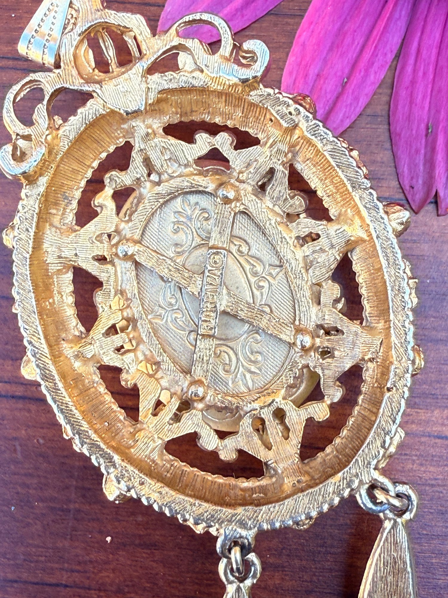 Lot 409LC - Italian Locket Vintage Large Pendant - Gold Tone Signed ...