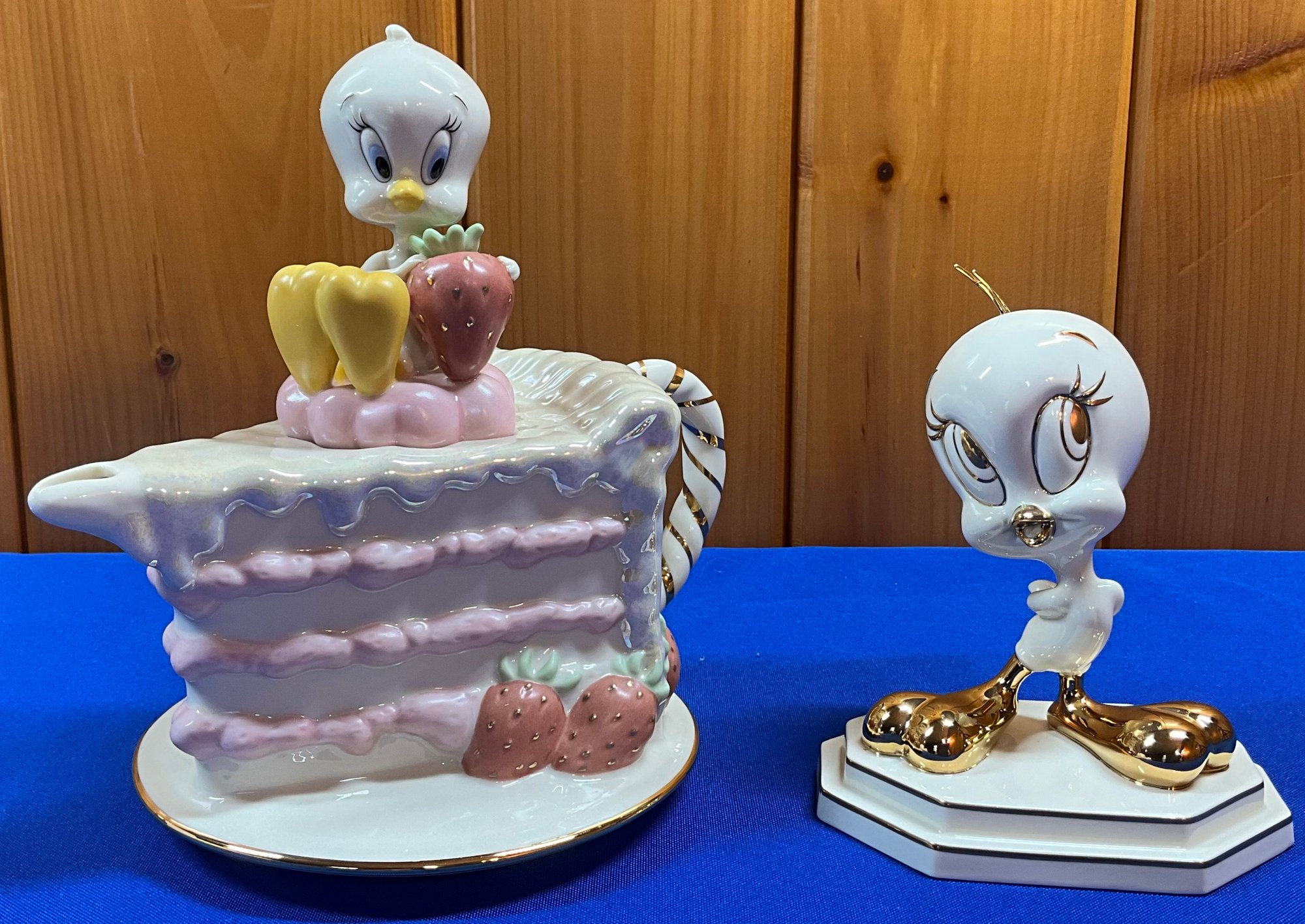 Lot 453- 2000 NEW Lenox Looney Tunes Tweety Tea Pot And Bird Figurine ...