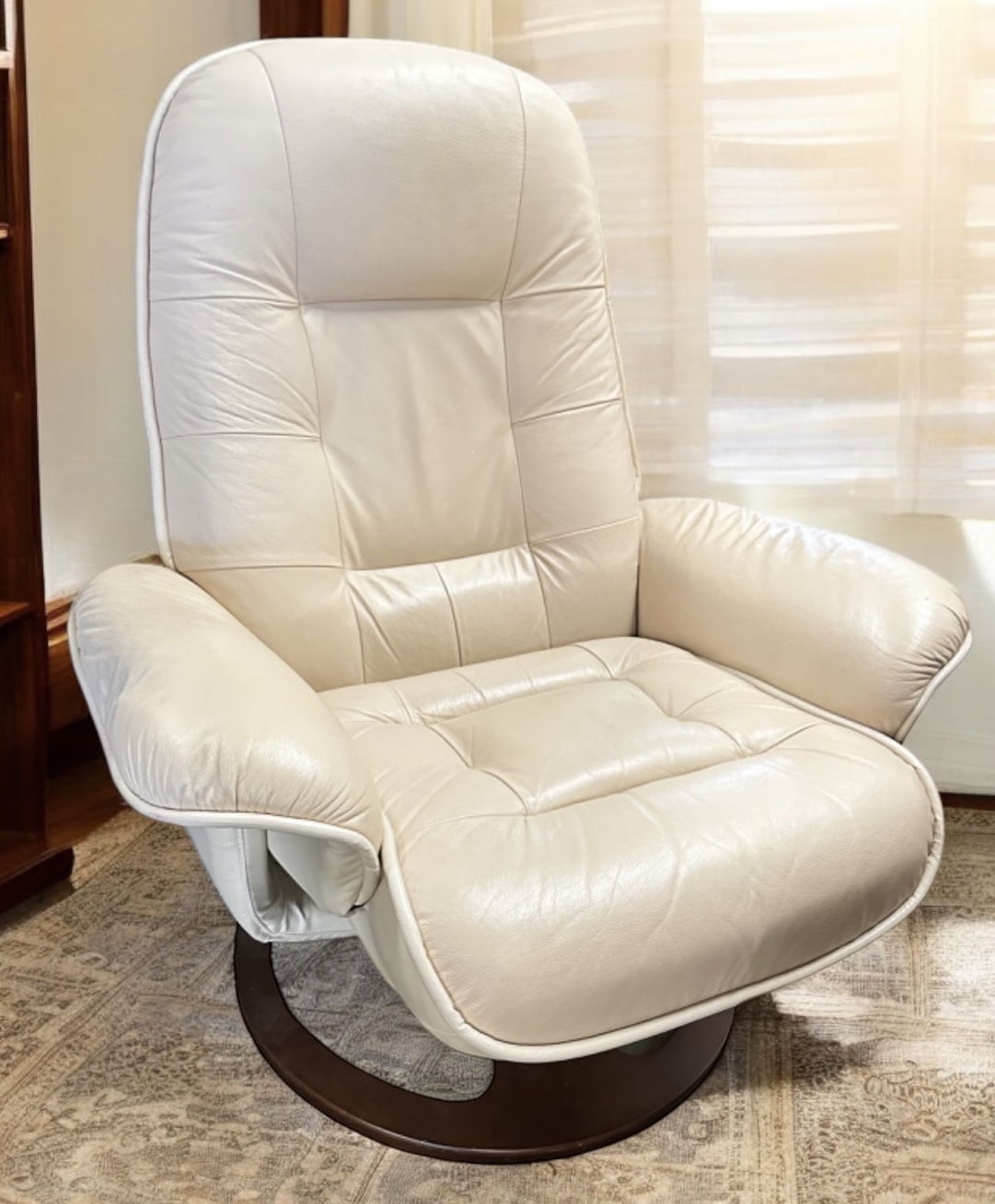Lot 334 - White Leather Recliner Swivel Chair With Wood Base #16606 ...
