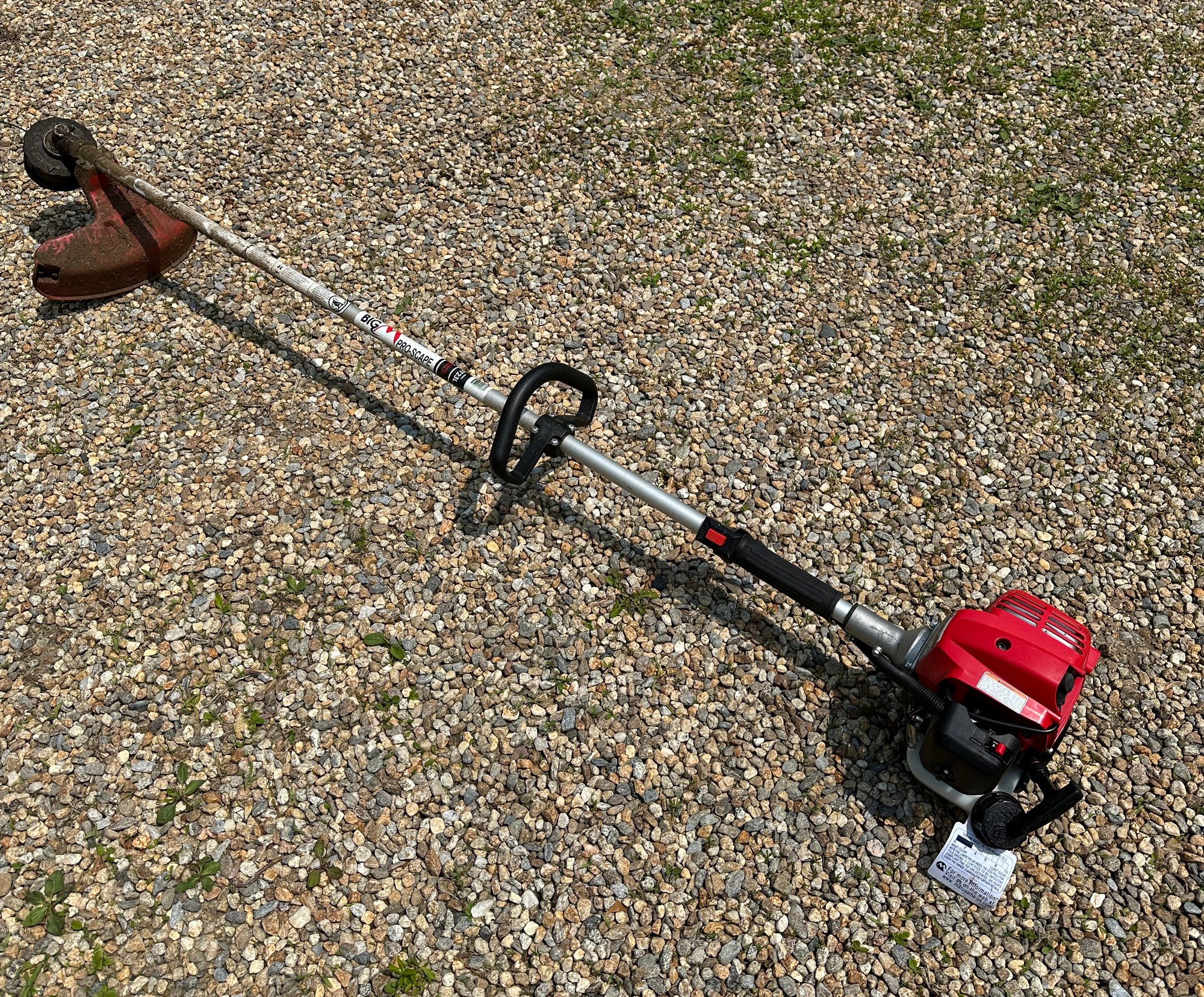 Lot 96 - Pro-scape Maruyama CER230E Weed Whacker Model BT23L String ...