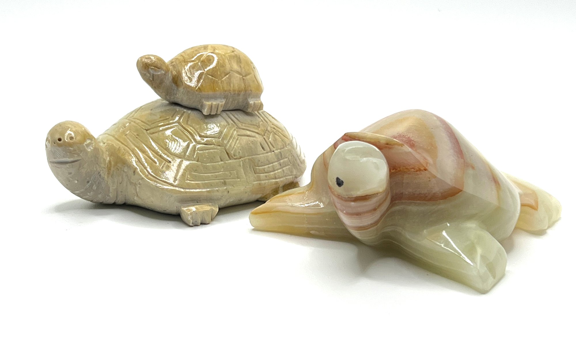 Lot 33 - Stone Sea Turtles Figurines With A Baby Turtle Measuring 3 X 3 ...