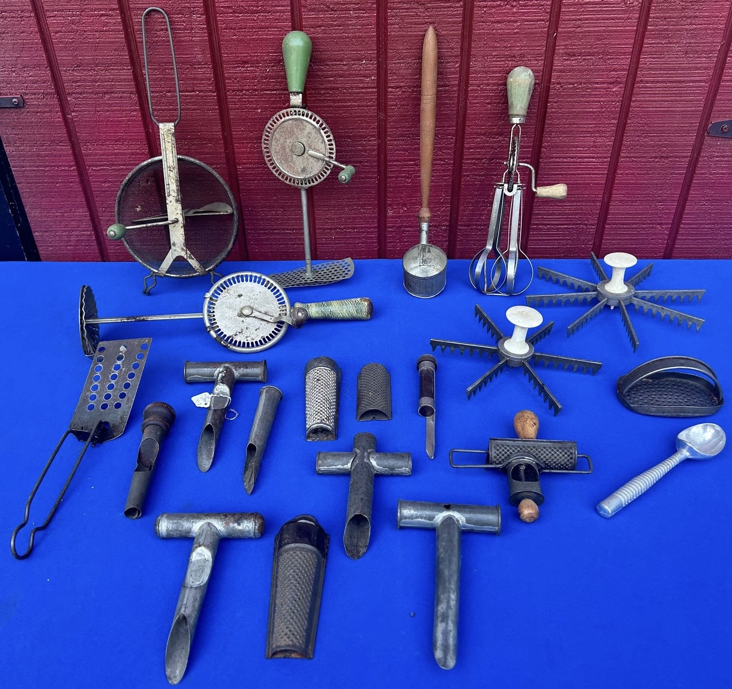 Lot 446- 1940's-1950's Kitchen Lot - 21 Pieces - Hand Mixers - Nutmeg ...