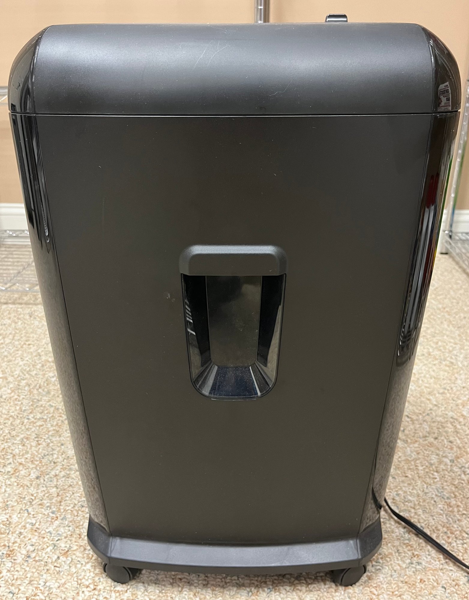 Staples Paper Shredder On Wheels - Model SPL-TXC152A #80593 ...
