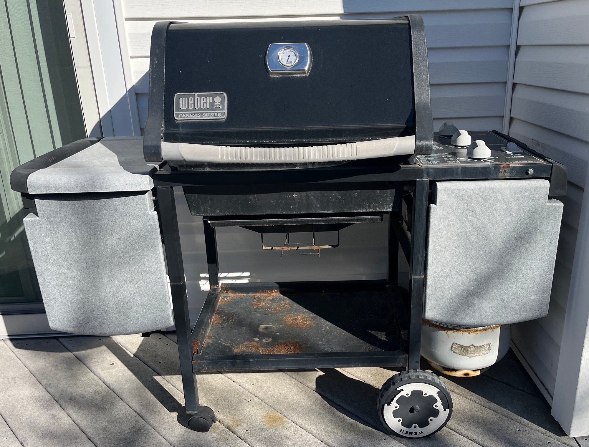 Weber Genesis Silver 3-burner Propane Grill #116471 | Auctionninja.com