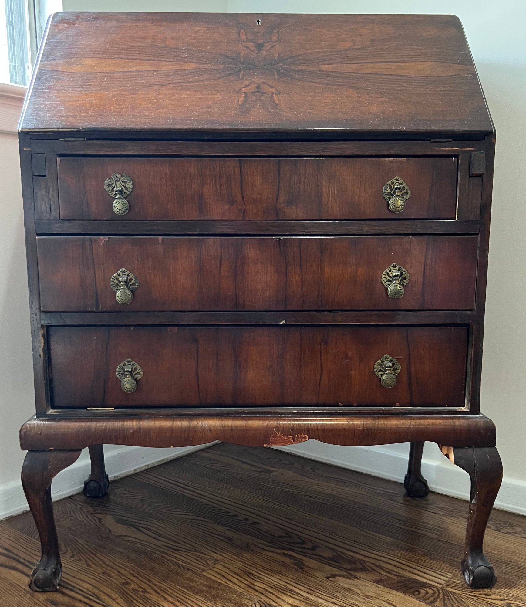 Queen Anne Style Secretary Desk With Key #78602 | Auctionninja.com