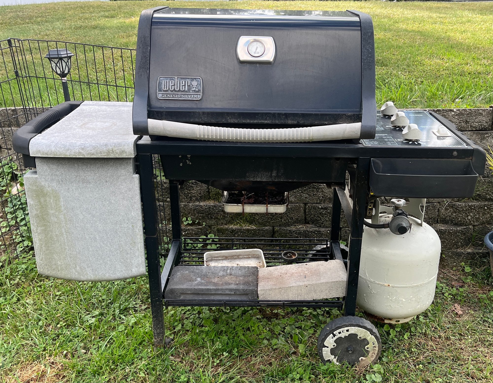 Weber Genesis Silver 3-burner Propane Grill - Serial #DH9402011 #113780 ...