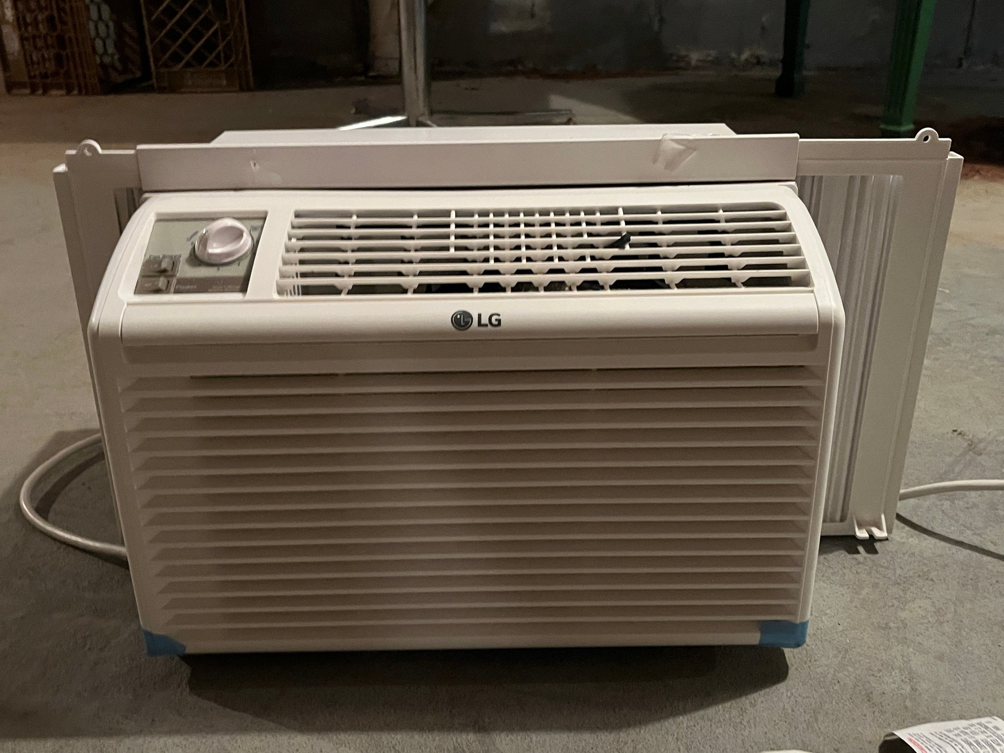 LG 5000 BTU Window Air Conditioner Model: LW5016 #141849 | Auctionninja.com