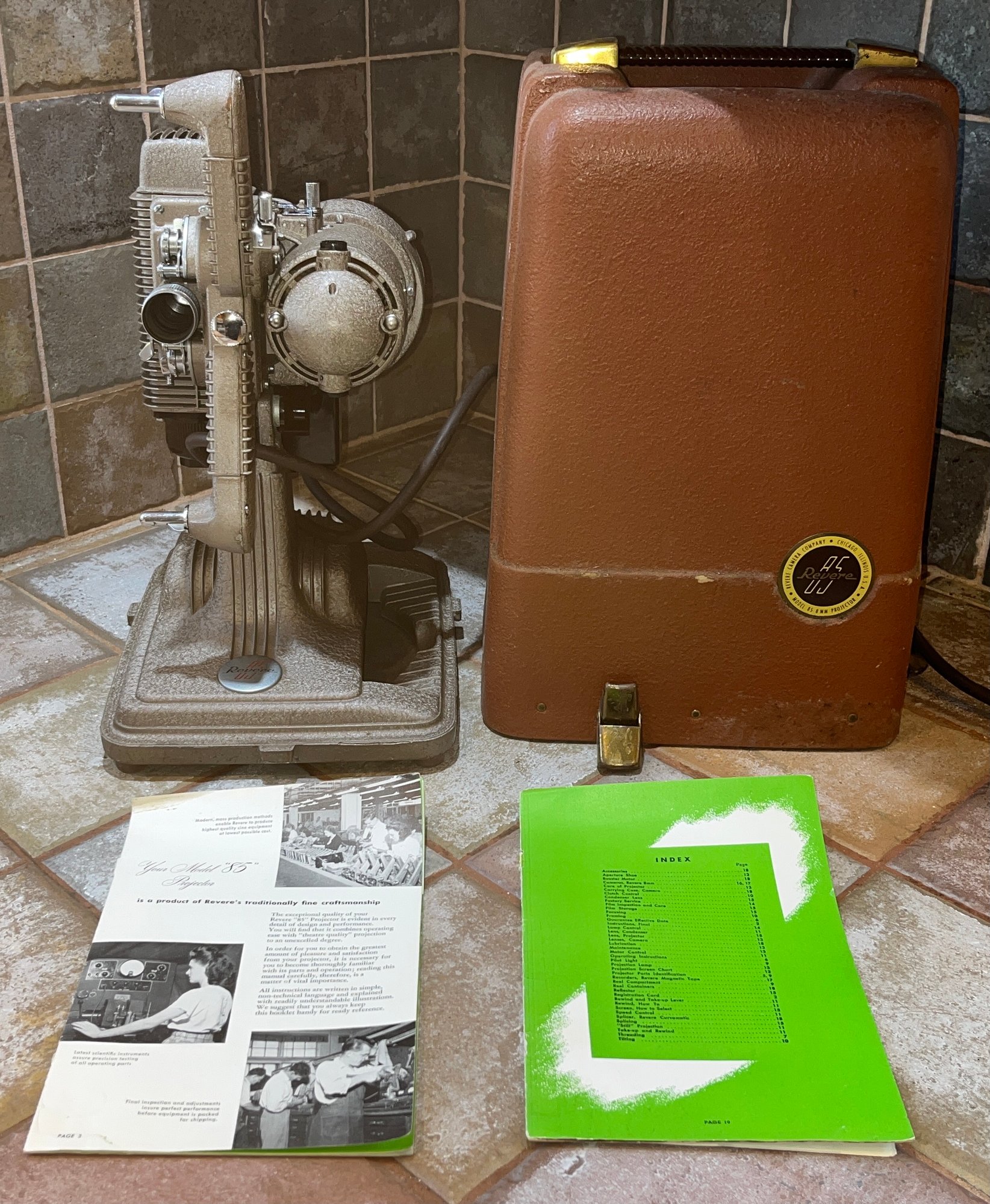 Vintage Revere Camera Co. Electric Projector With Case - Model 85 ...