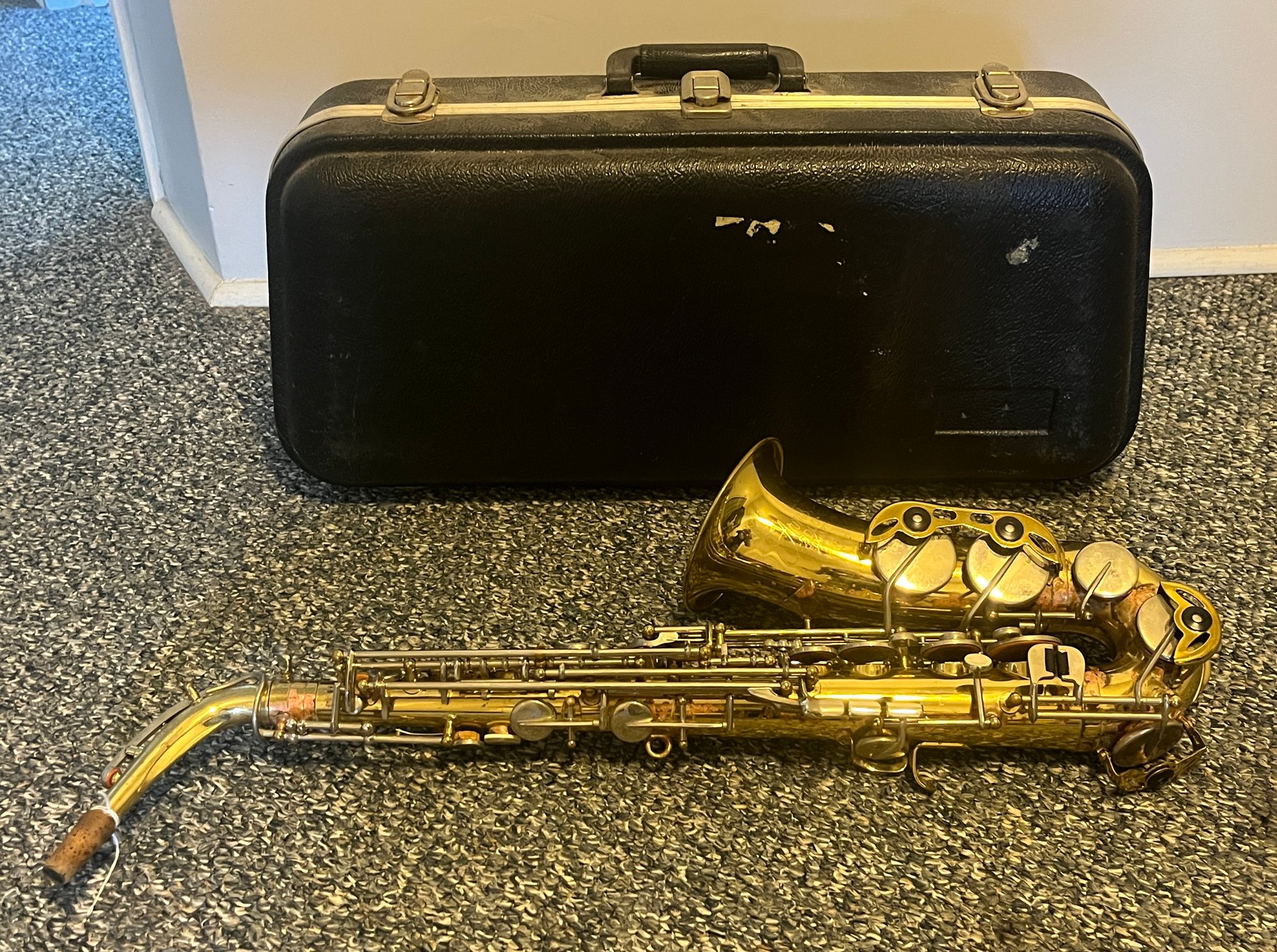 Armstrong 3000 Saxophone With Case Included #107667 | Auctionninja.com