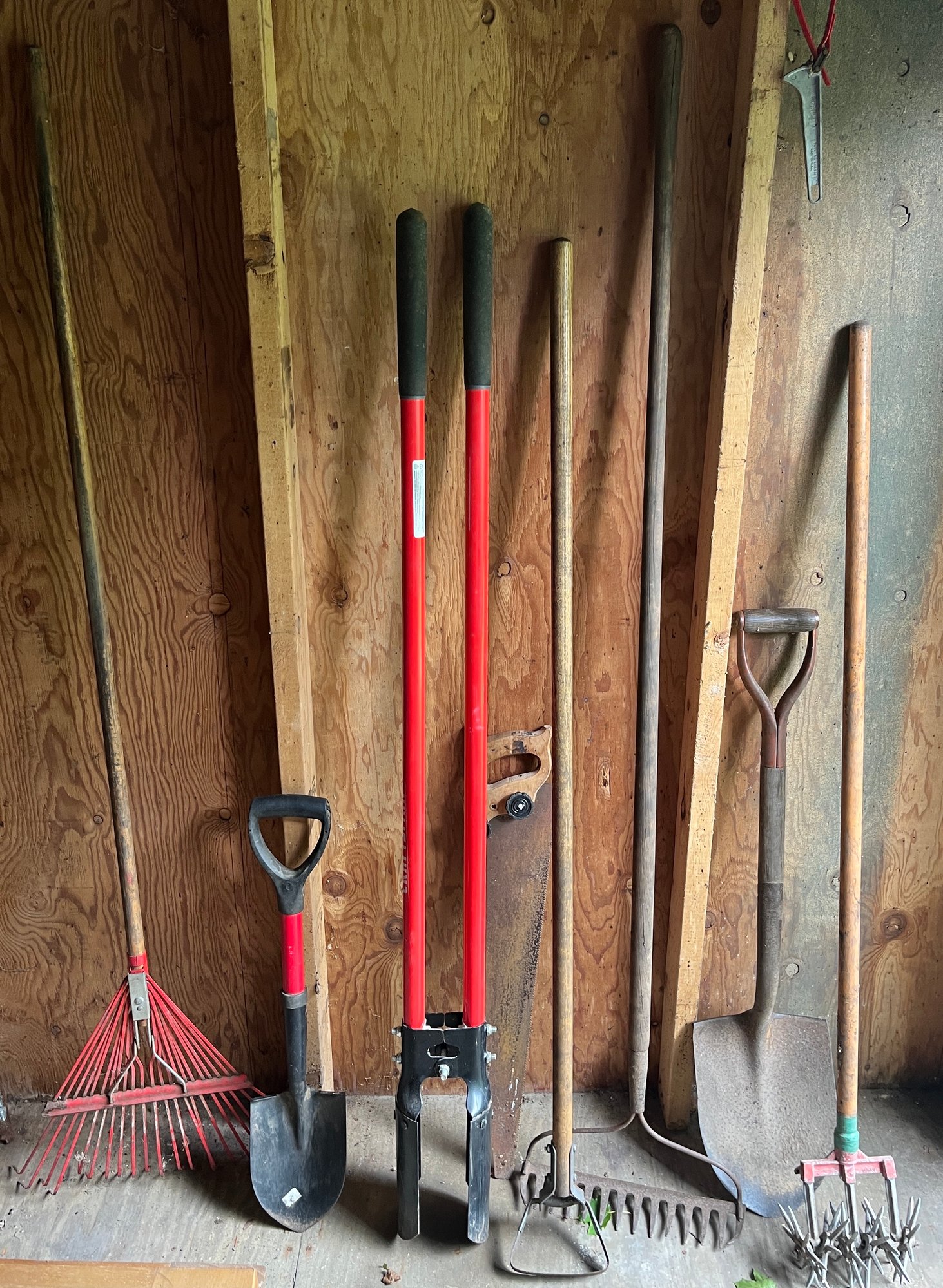 Assorted Garden Tools - 8 Total #112640 | Auctionninja.com