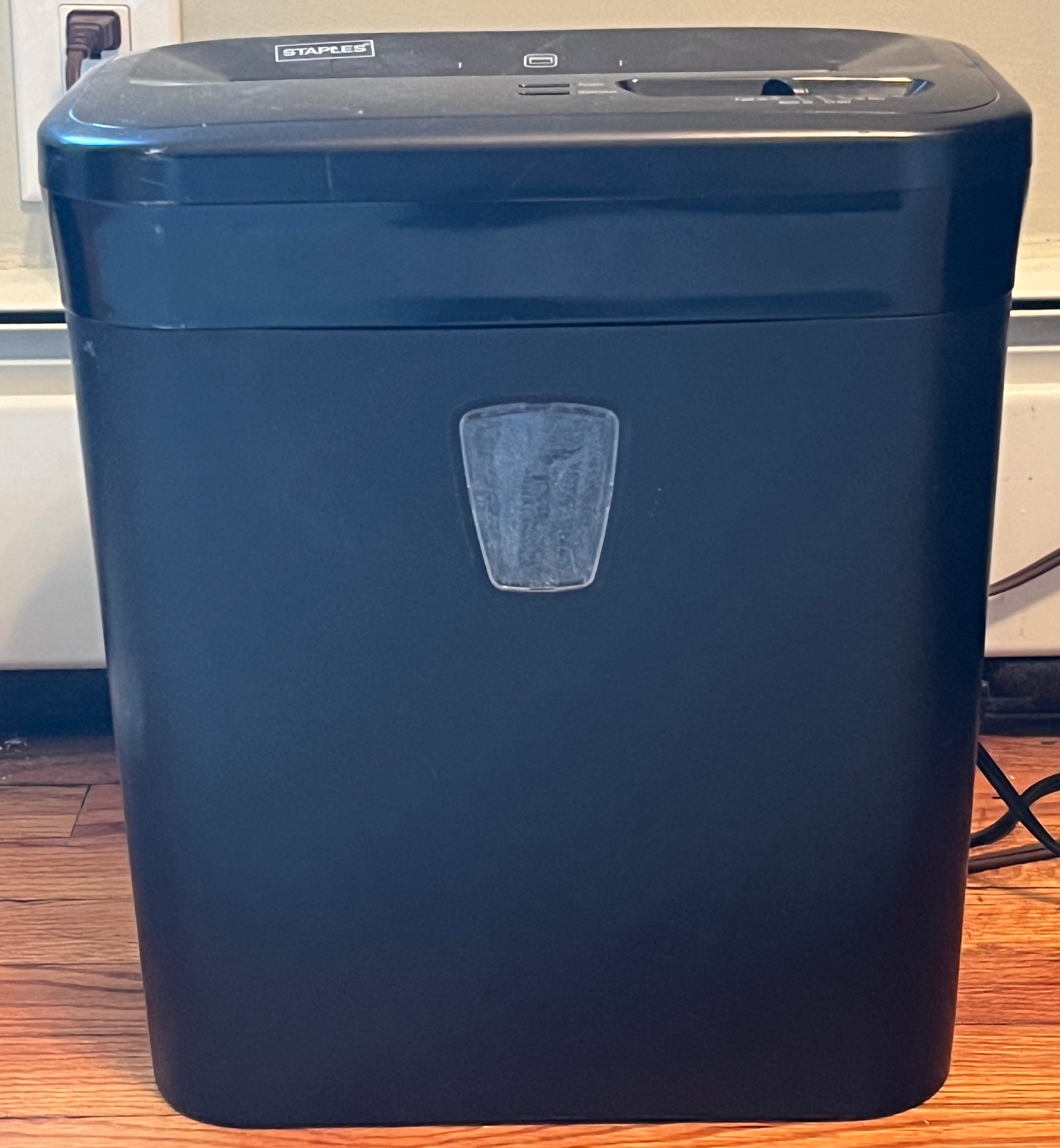 Staples Electric Paper Shredder - Model SPL-EXC8A #112336 ...