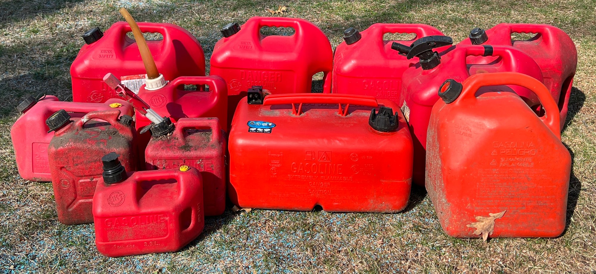 Plastic Gasoline Containers - 12 PCS #128172 | Auctionninja.com