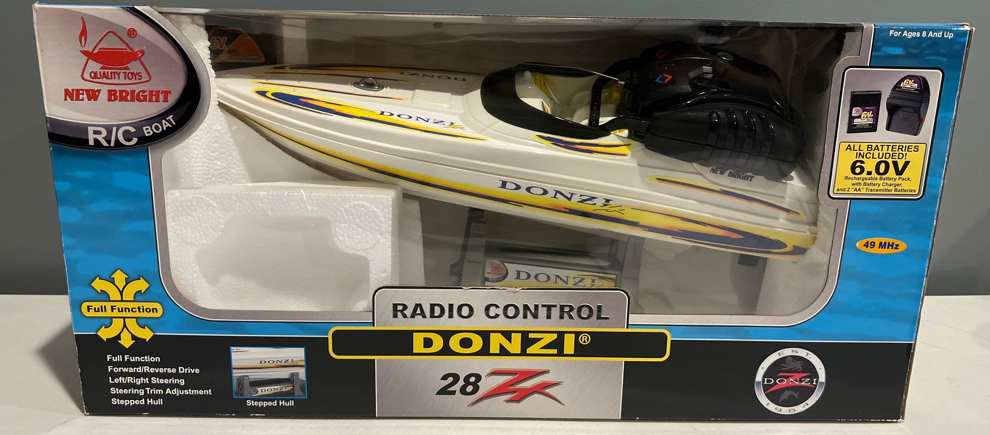 Donzi 28 Zx Radio Control RC Boat #114103 | Auctionninja.com