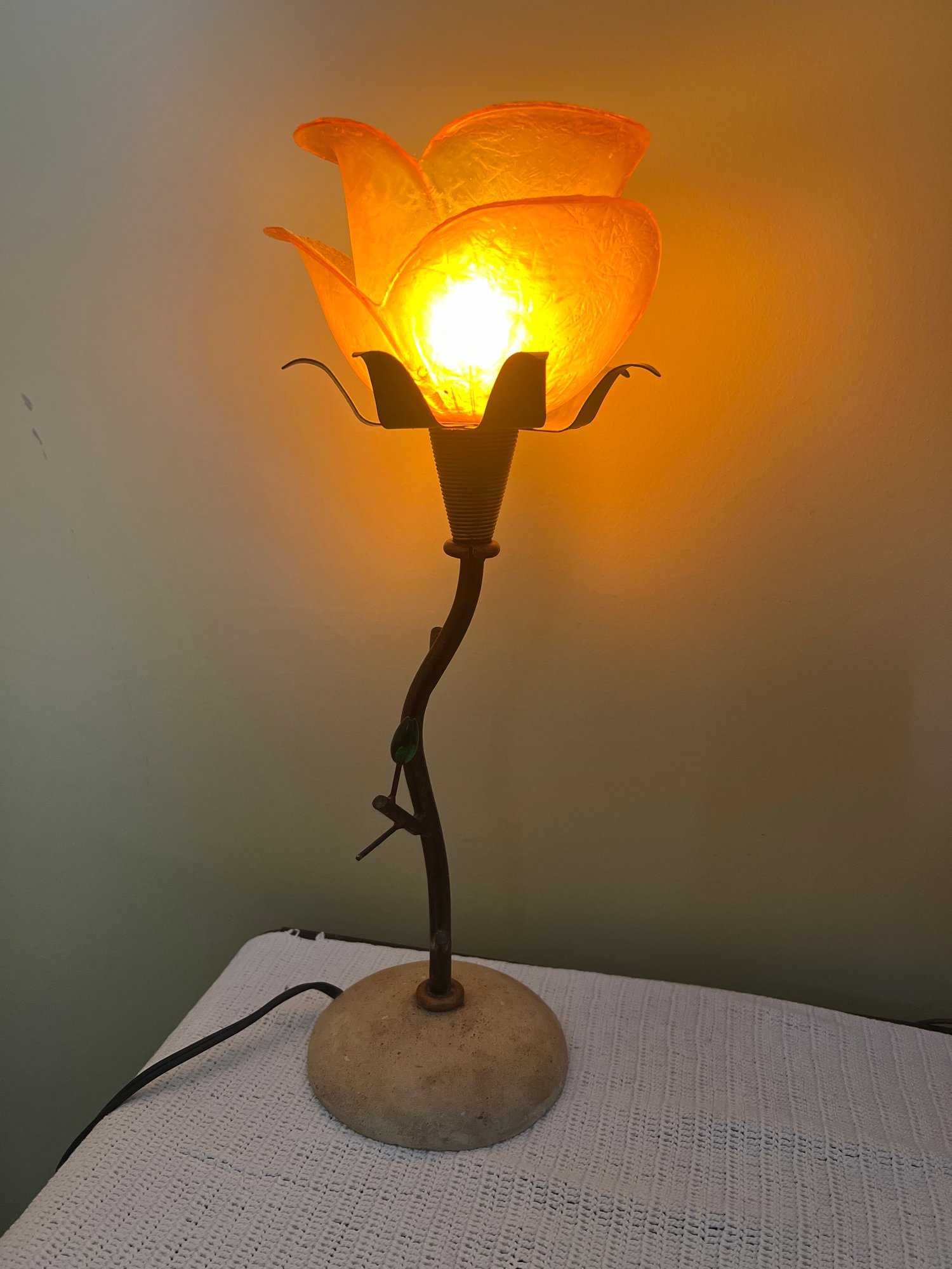 MCM Flower Table Lamp #109504 | Auctionninja.com