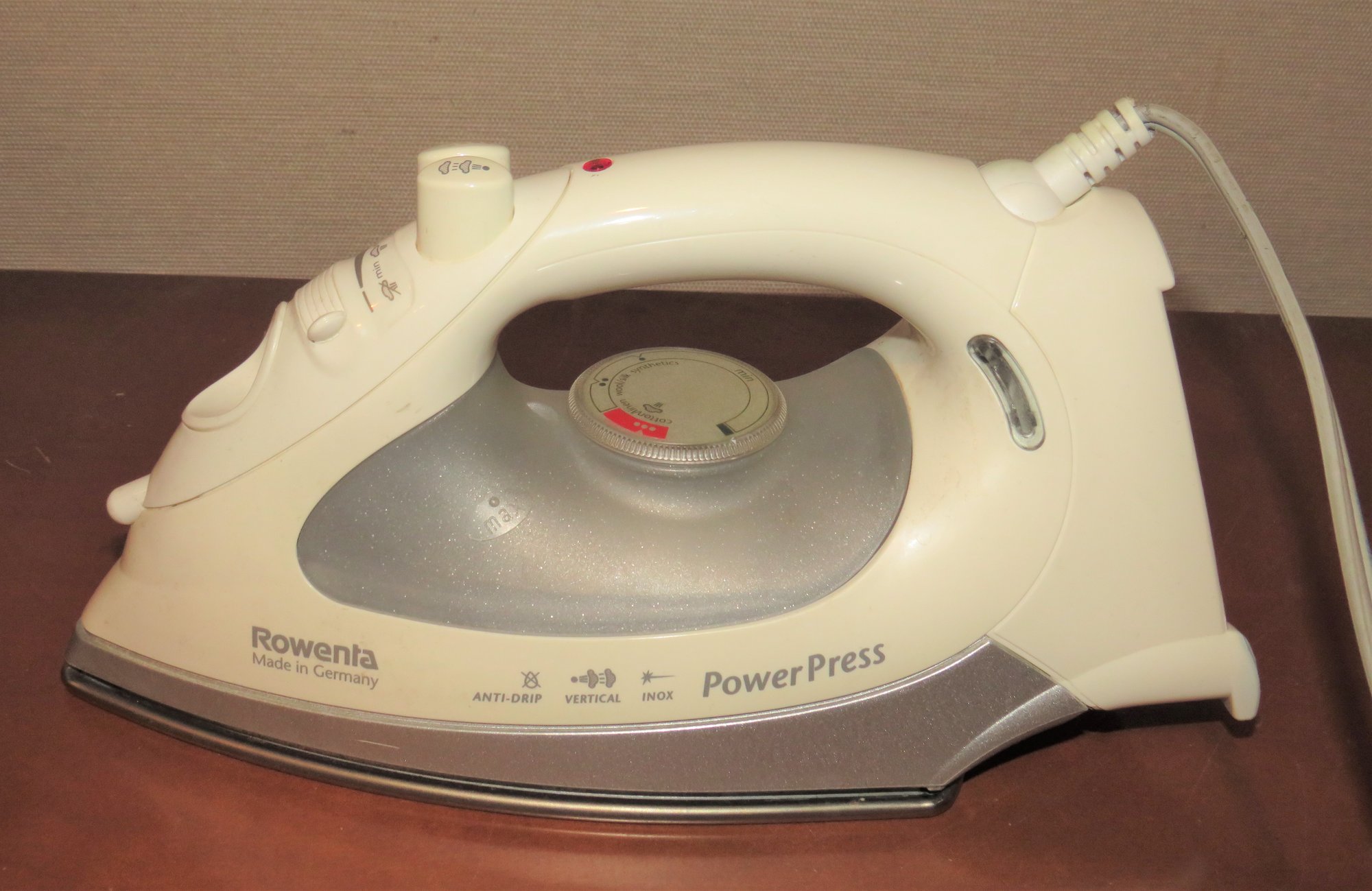 Rowenta Power Press Plug In Iron DM-170 #74758 | Auctionninja.com