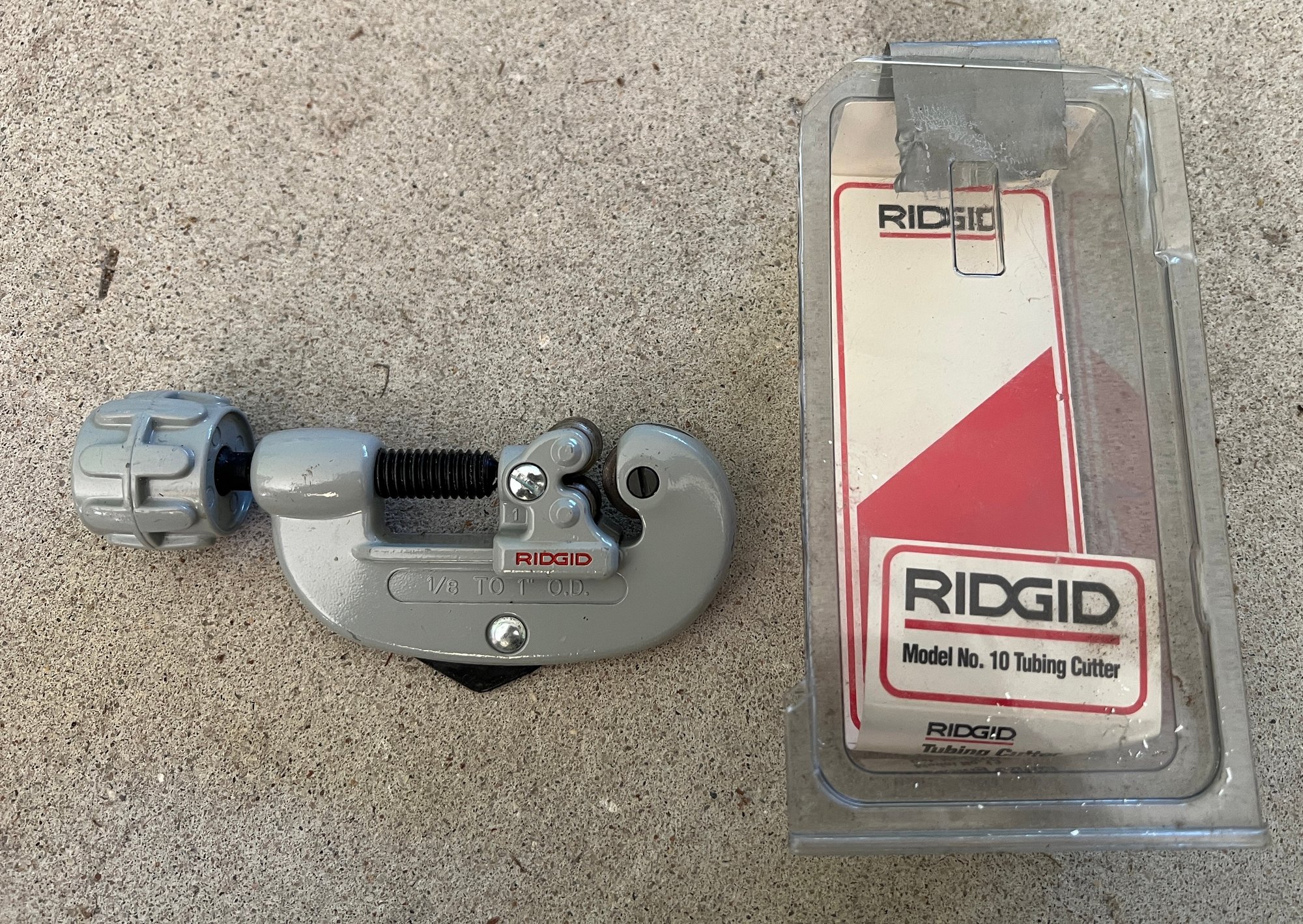 Rigid Tubing Cutter Model No. 10 #147320 | Auctionninja.com