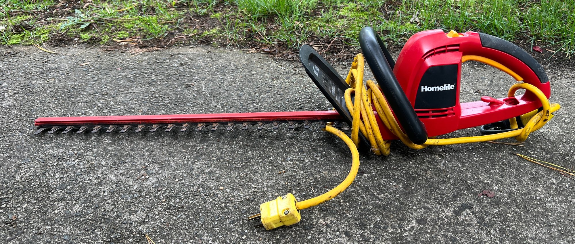 Homelite Hedge Trimmer Model: UT44120 #135775 | Auctionninja.com