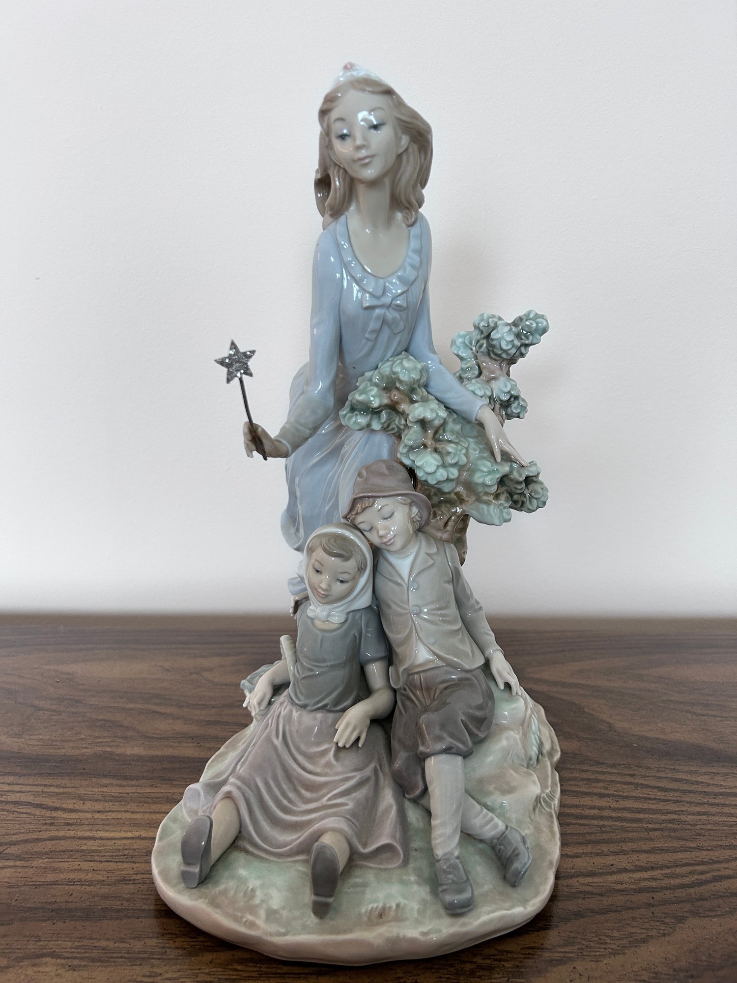 Lladro Fairy Queen Porcelain Figurine 5068 #128906 | Auctionninja.com