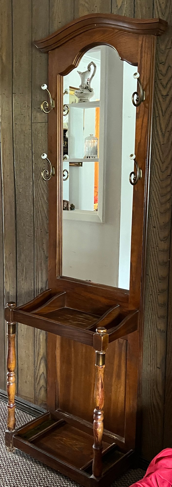 Pulaski Furniture Hall Tree #136745 | Auctionninja.com