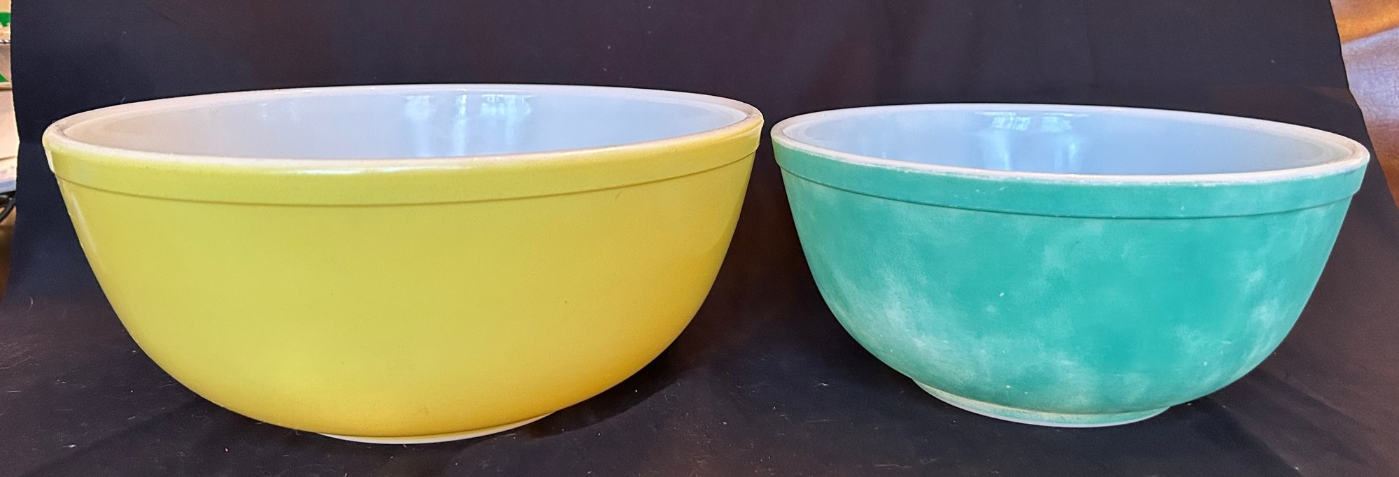 PYREX 400 Series Primary Color Set Yellow And Blue Mixing Bowls, 2 ...