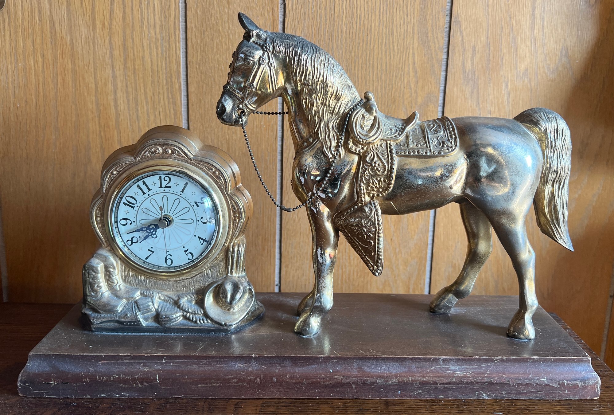 Western Shelf Sitting Horse Mantle Clock #113550 | Auctionninja.com