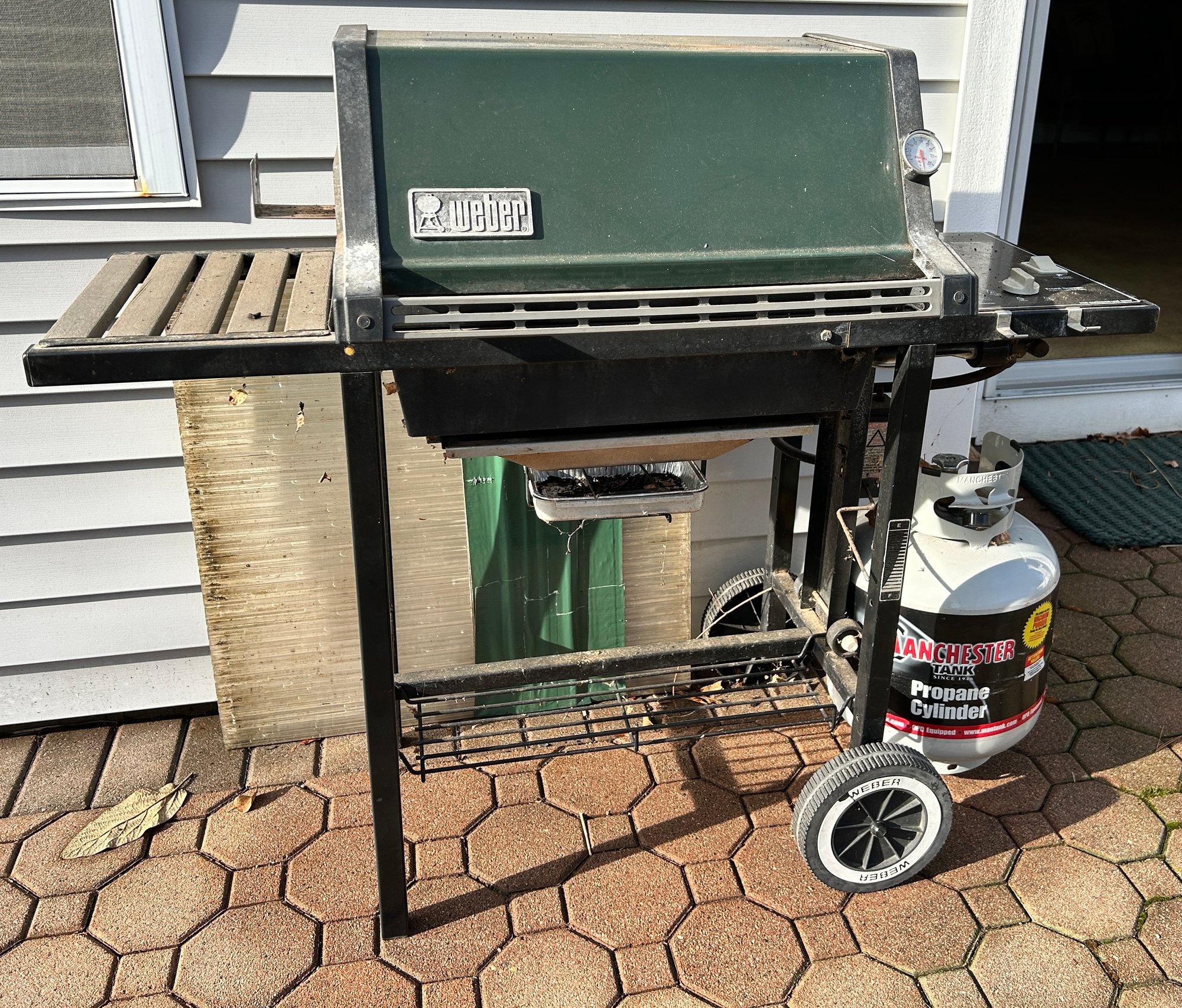 Weber Classic Grill With Cover #121101 | Auctionninja.com